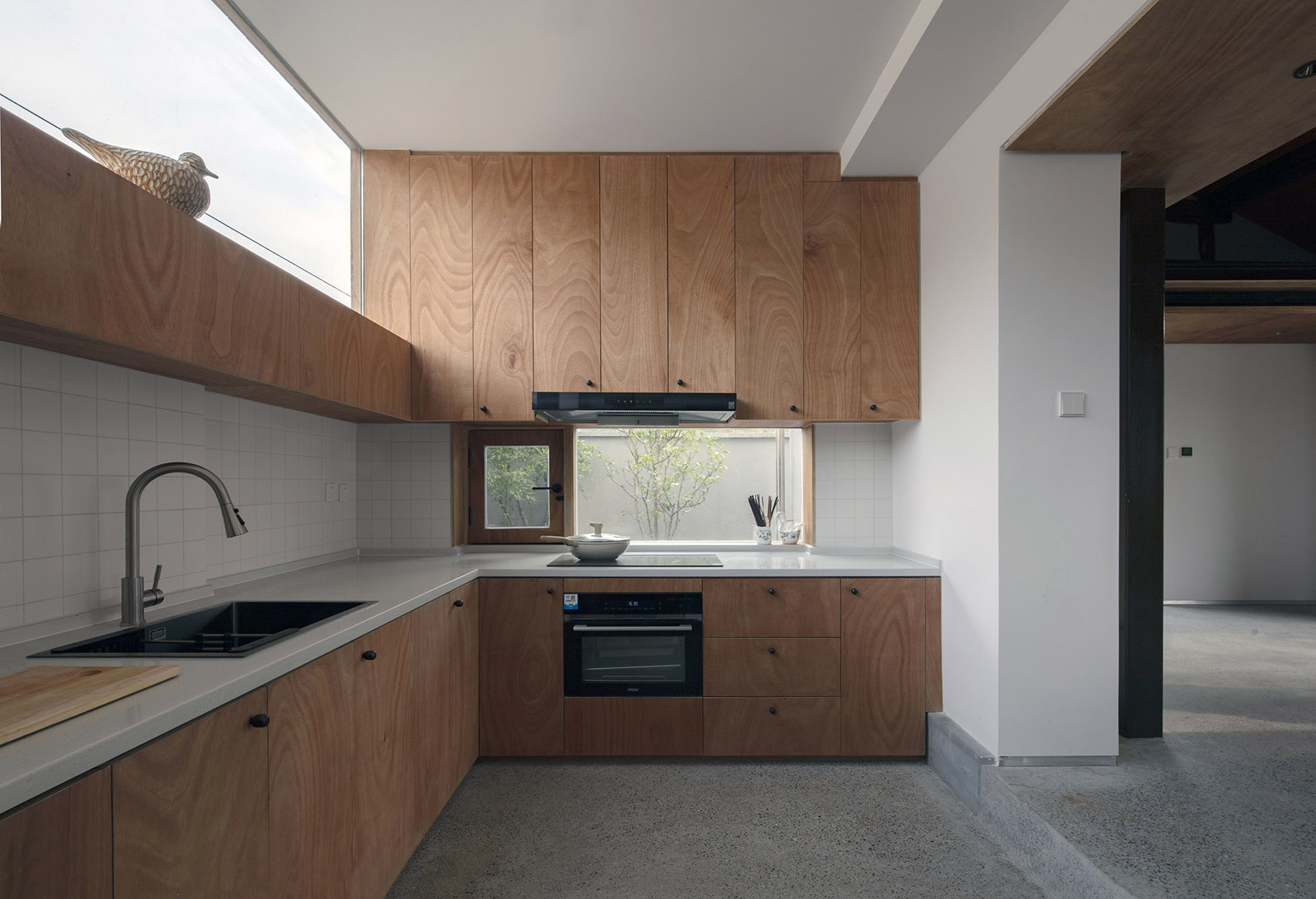 House Over the Wall by Chaoffice - 谷德设计网