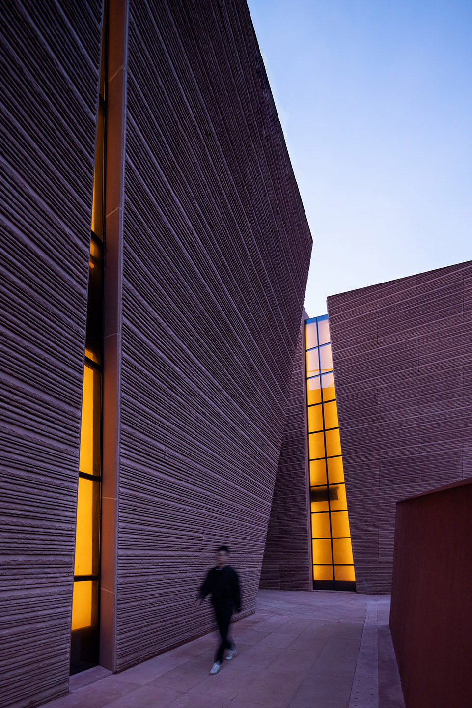 Yunnan Dongfengyun Art Center by Fanhao Meng – line+ & gad - 谷德设计网