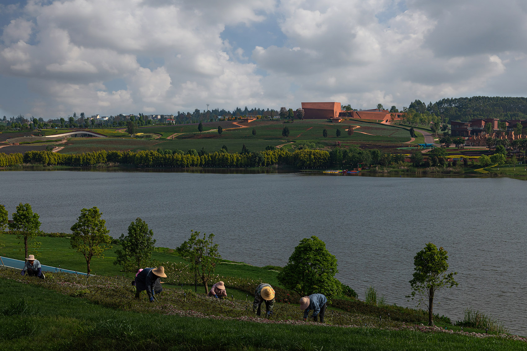 Yunnan Dongfengyun Art Center by Fanhao Meng – line+ & gad - 谷德设计网