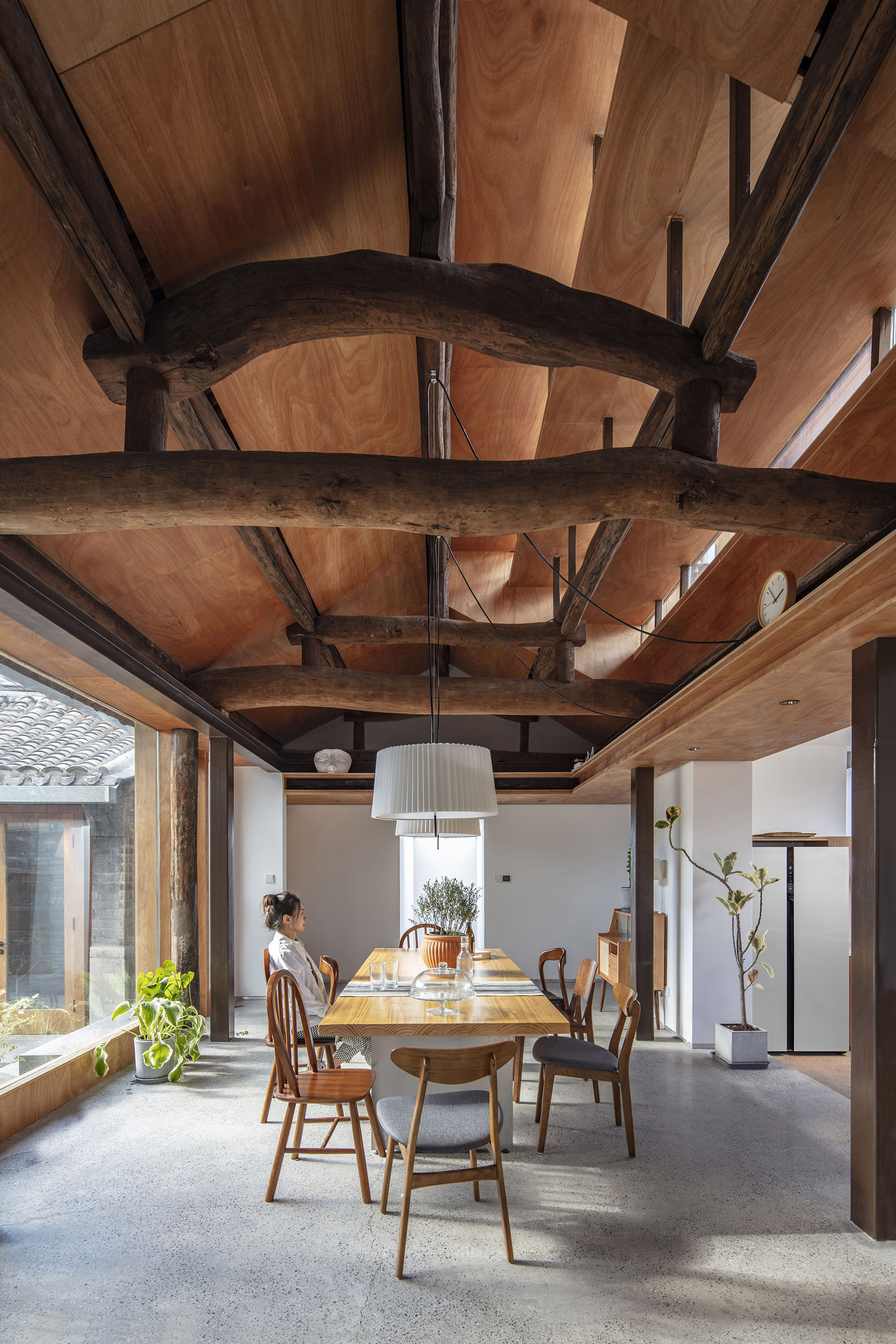 House Over the Wall by Chaoffice - 谷德设计网