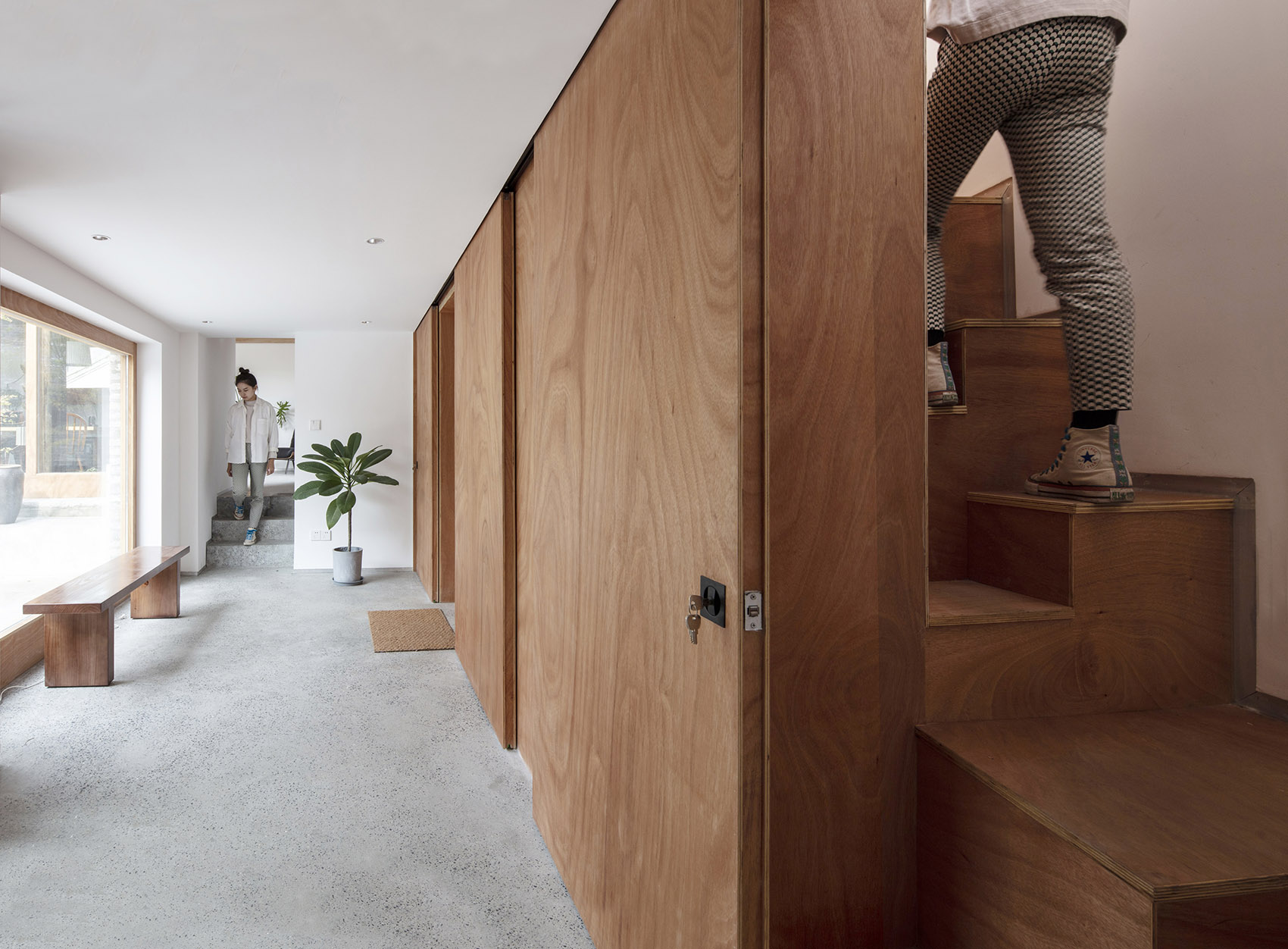 House Over the Wall by Chaoffice - 谷德设计网