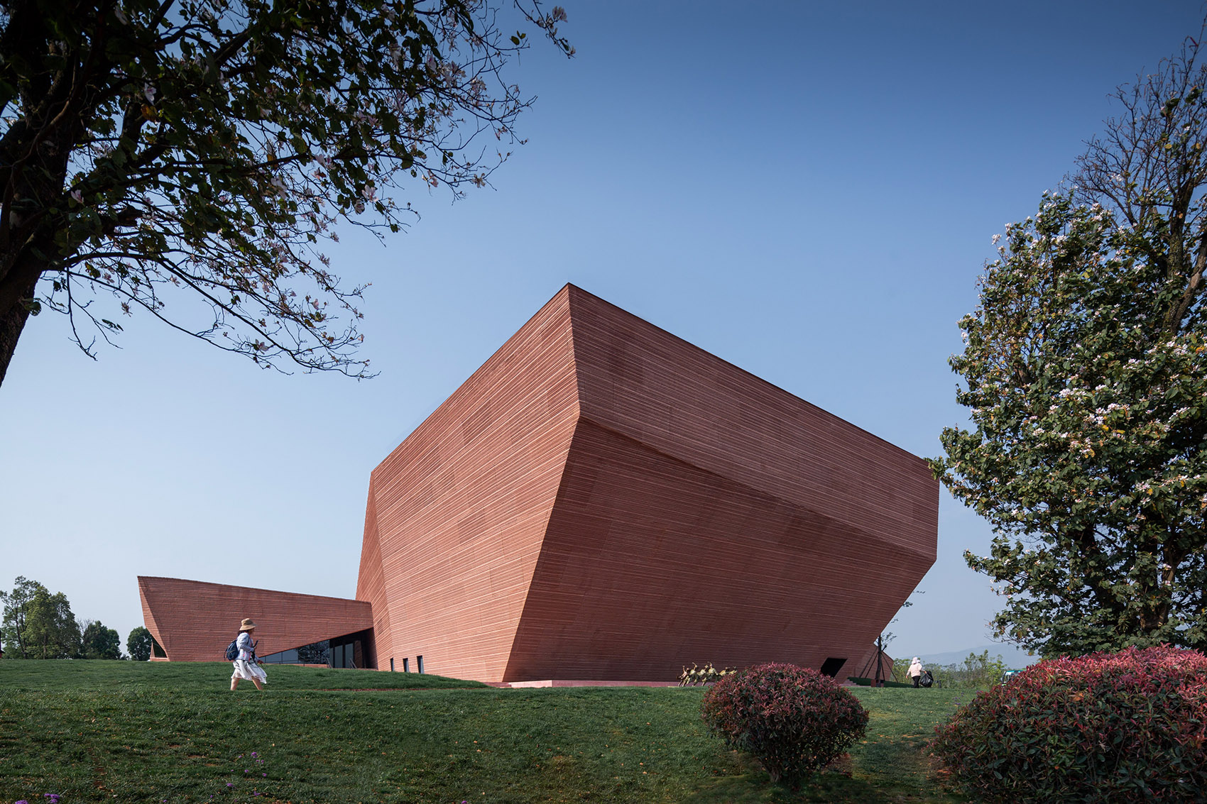 Yunnan Dongfengyun Art Center by Fanhao Meng – line+ & gad - 谷德设计网