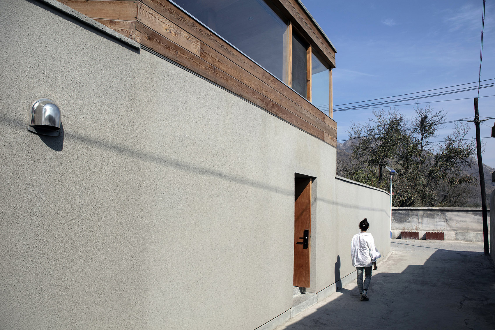 House Over the Wall by Chaoffice - 谷德设计网