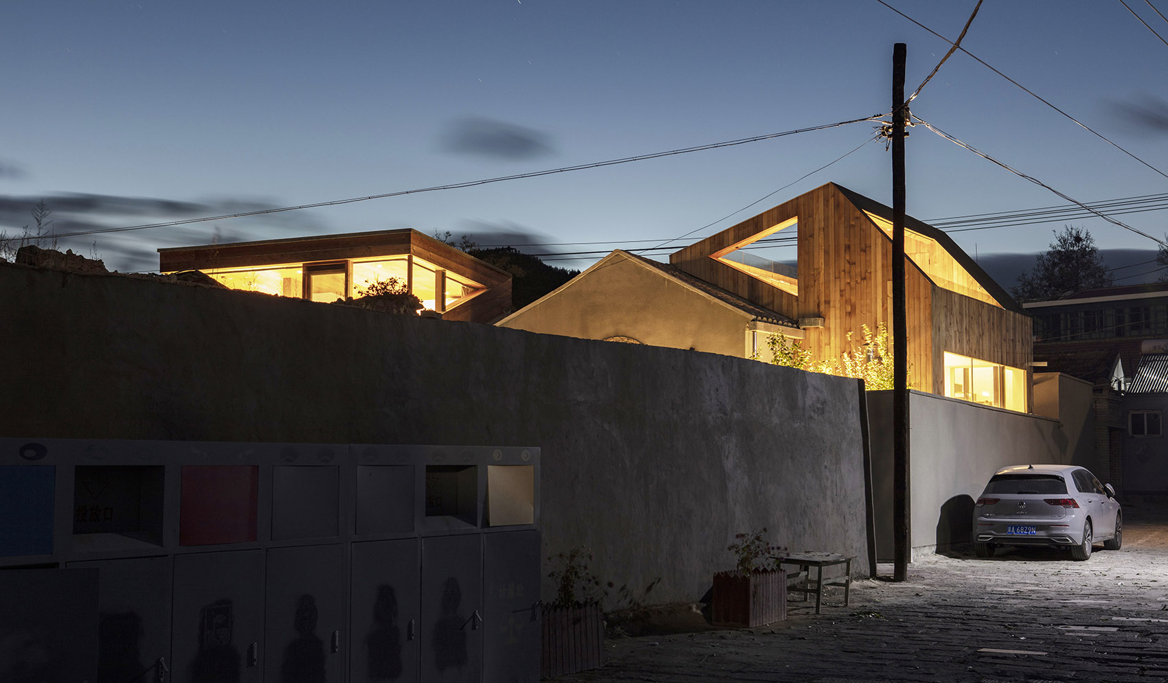 House Over the Wall by Chaoffice - 谷德设计网