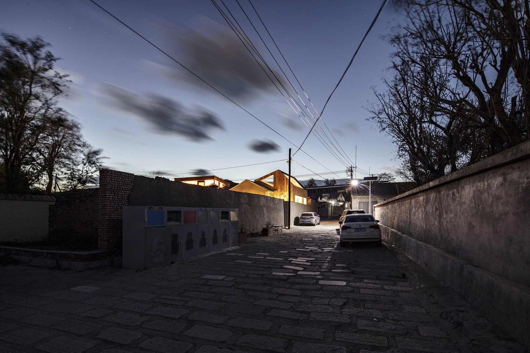 House Over the Wall by Chaoffice - 谷德设计网