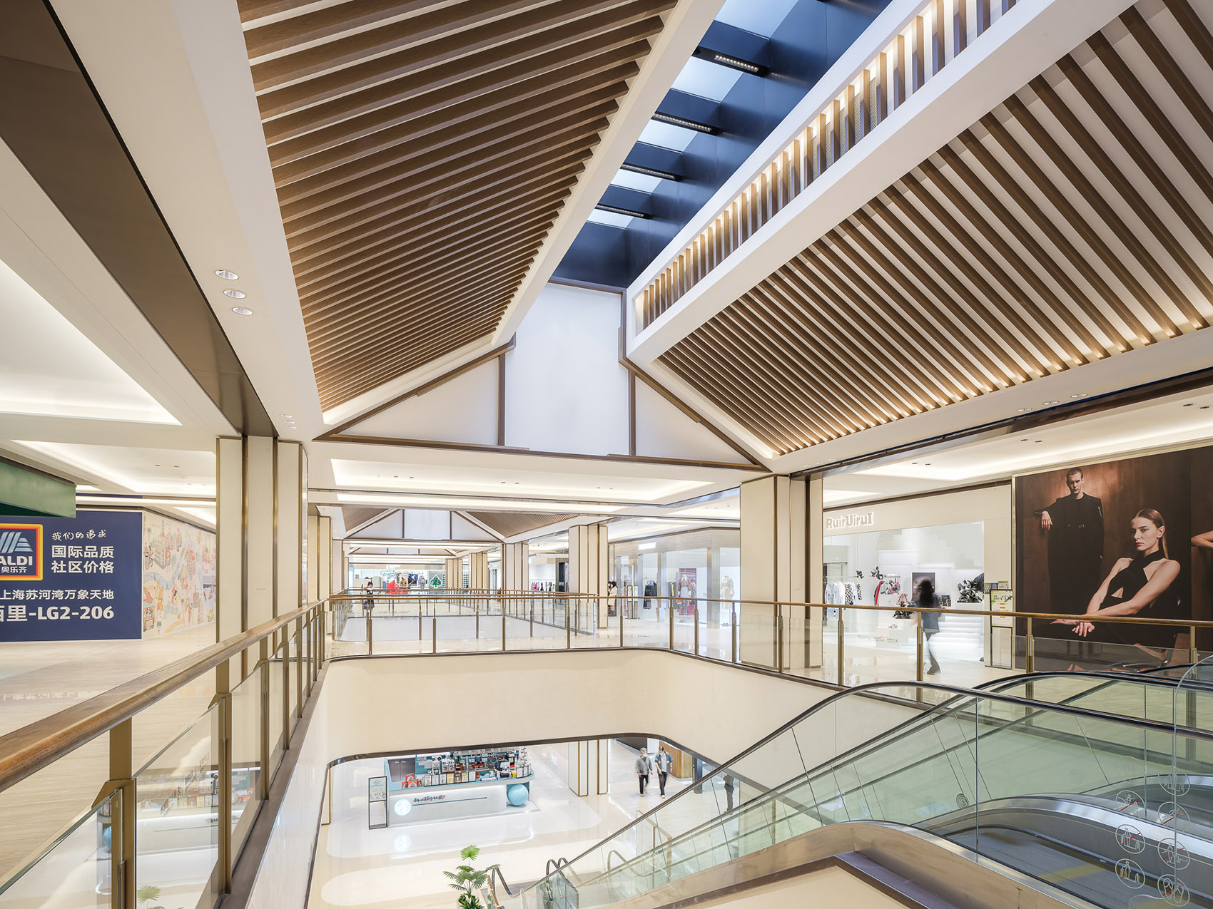 Shanghai Suhe MixC World by Kokaistudios - 谷德设计网