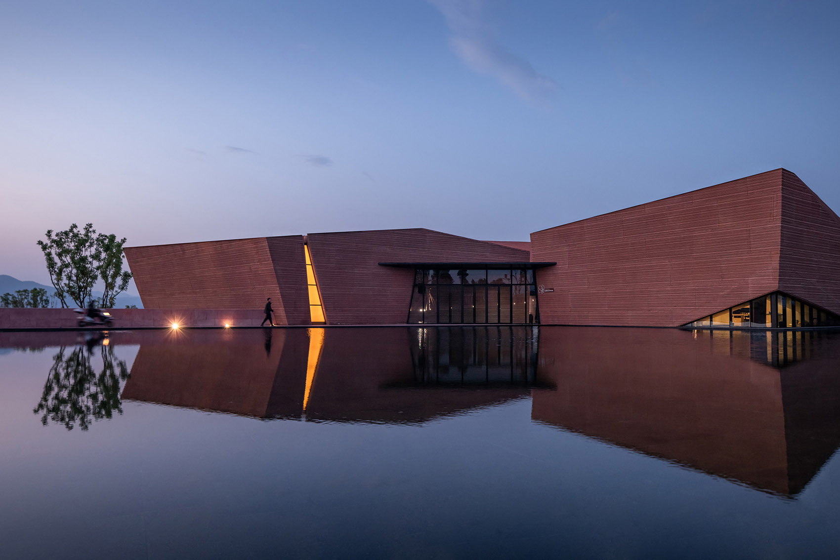 Yunnan Dongfengyun Art Center by Fanhao Meng – line+ & gad - 谷德设计网