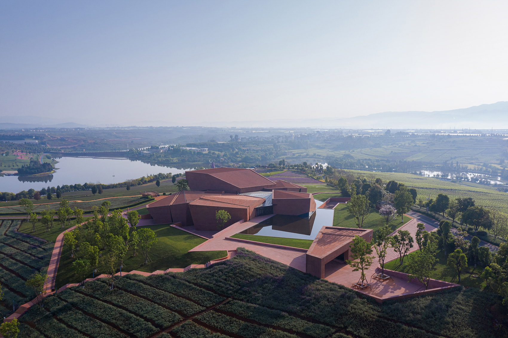 Yunnan Dongfengyun Art Center by Fanhao Meng – line+ & gad - 谷德设计网