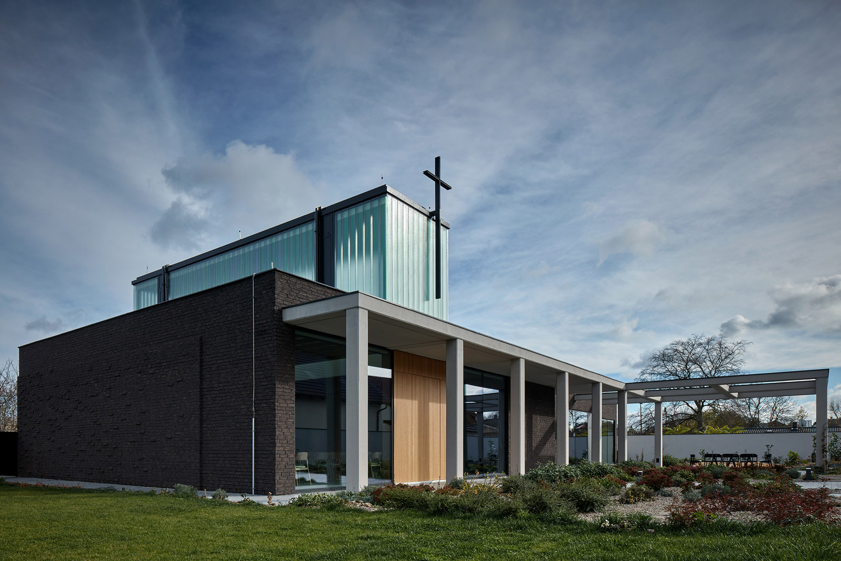 Brethren Church Christian Community Centre by QARTA ARCHITEKTURA - 谷德设计网