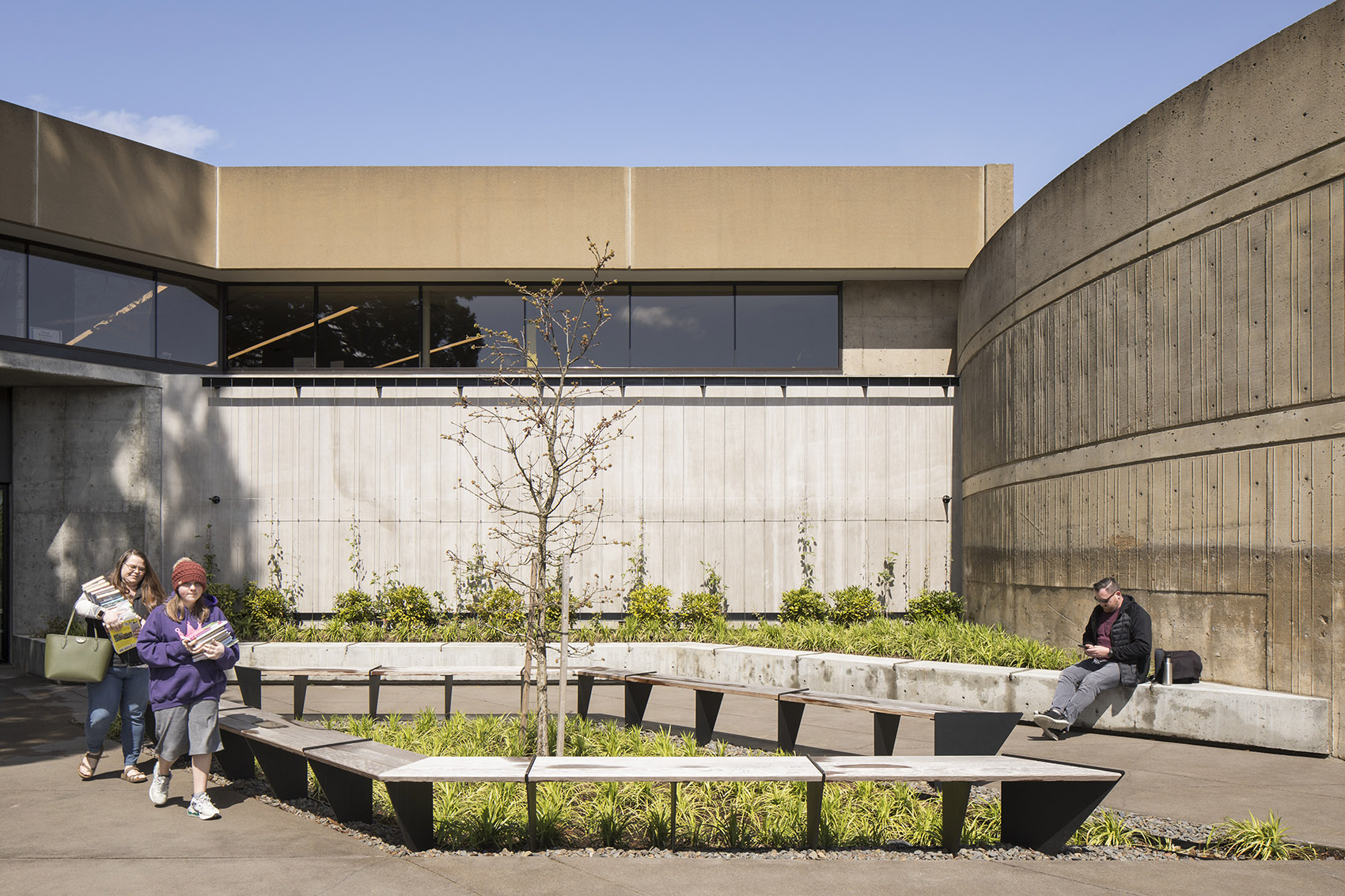 Salem Public Library Renovation by Hacker - 谷德设计网