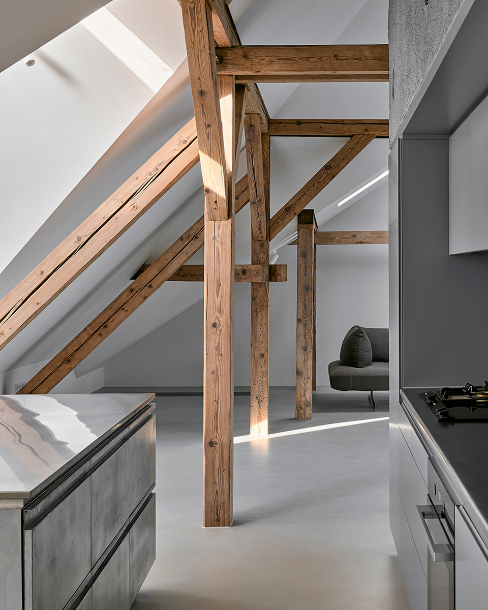 Attic reconstruction in Gliwice by Dyrda Fikus Architekci - 谷德设计网