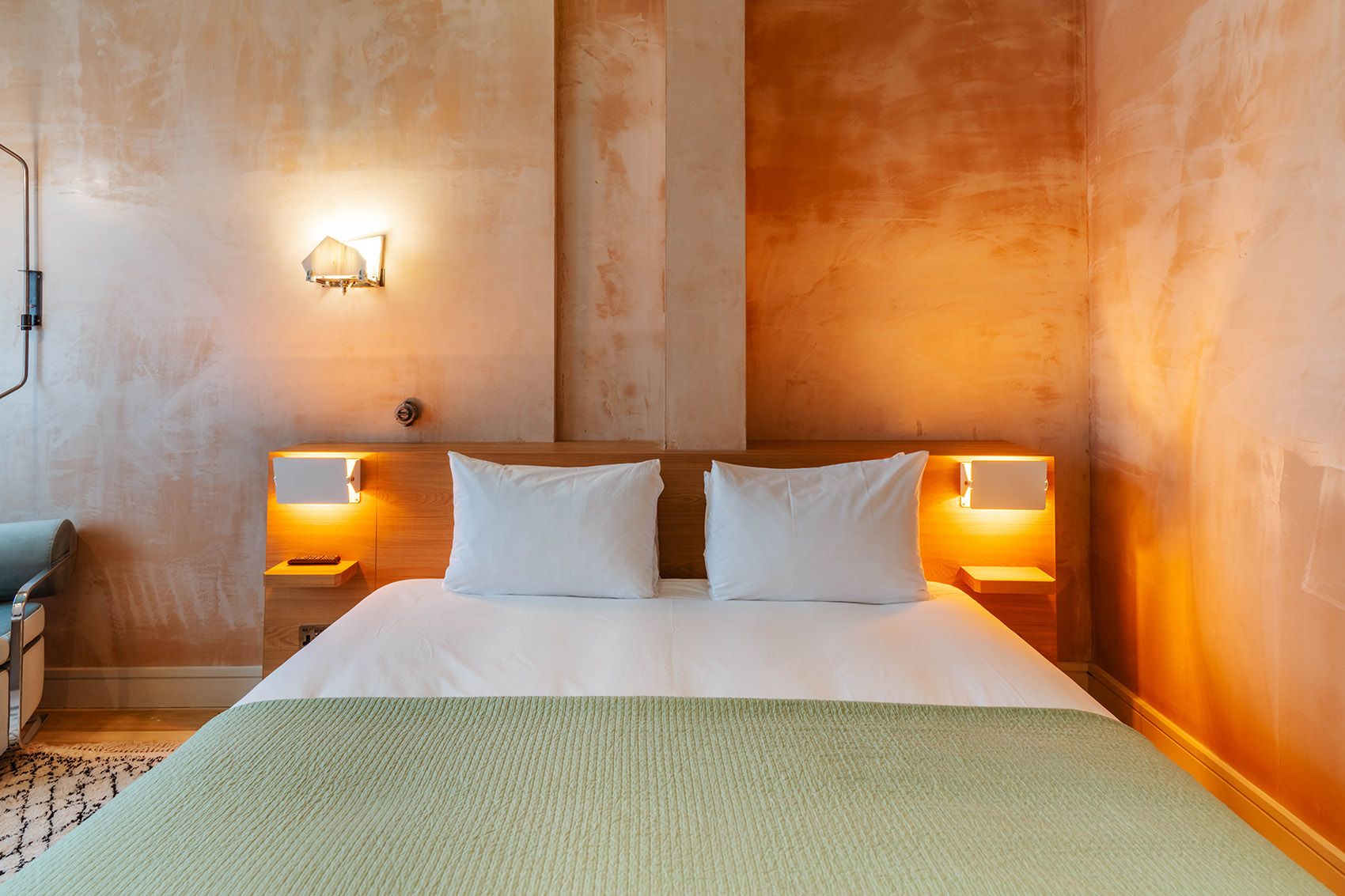 The Alan Hotel by Red Deer - 谷德设计网