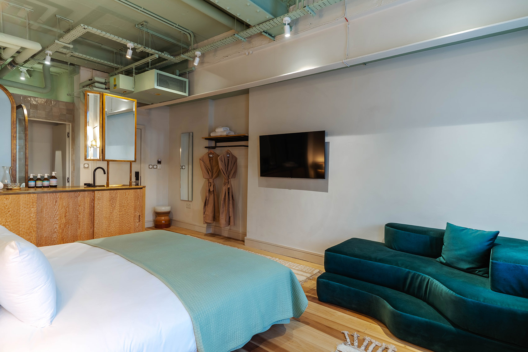 The Alan Hotel by Red Deer - 谷德设计网
