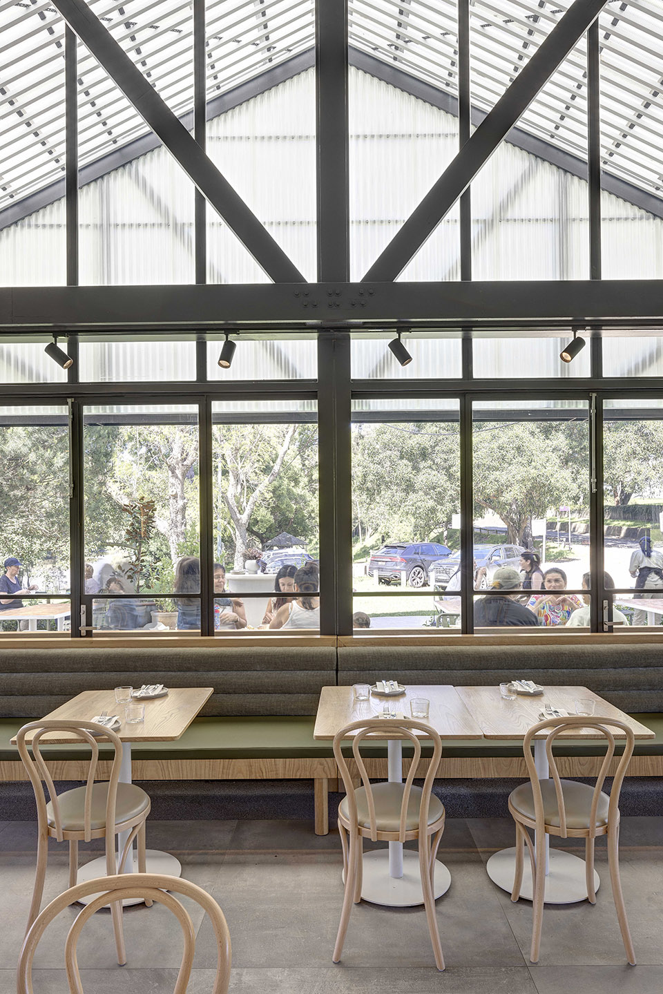 Parramatta Park Pavilion, Sydney by Sam Crawford Architects - 谷德设计网