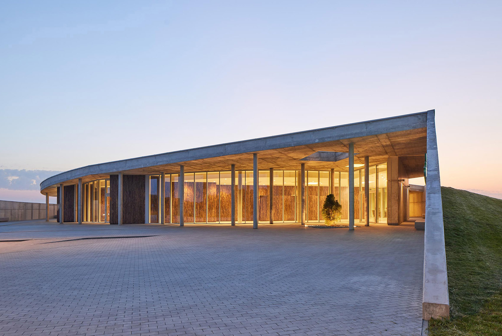 Crematorium THE TUMULUS by AEXN Architects - 谷德设计网