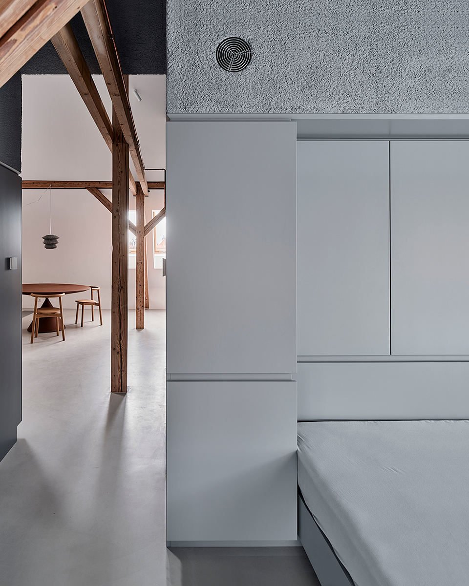 Attic reconstruction in Gliwice by Dyrda Fikus Architekci - 谷德设计网