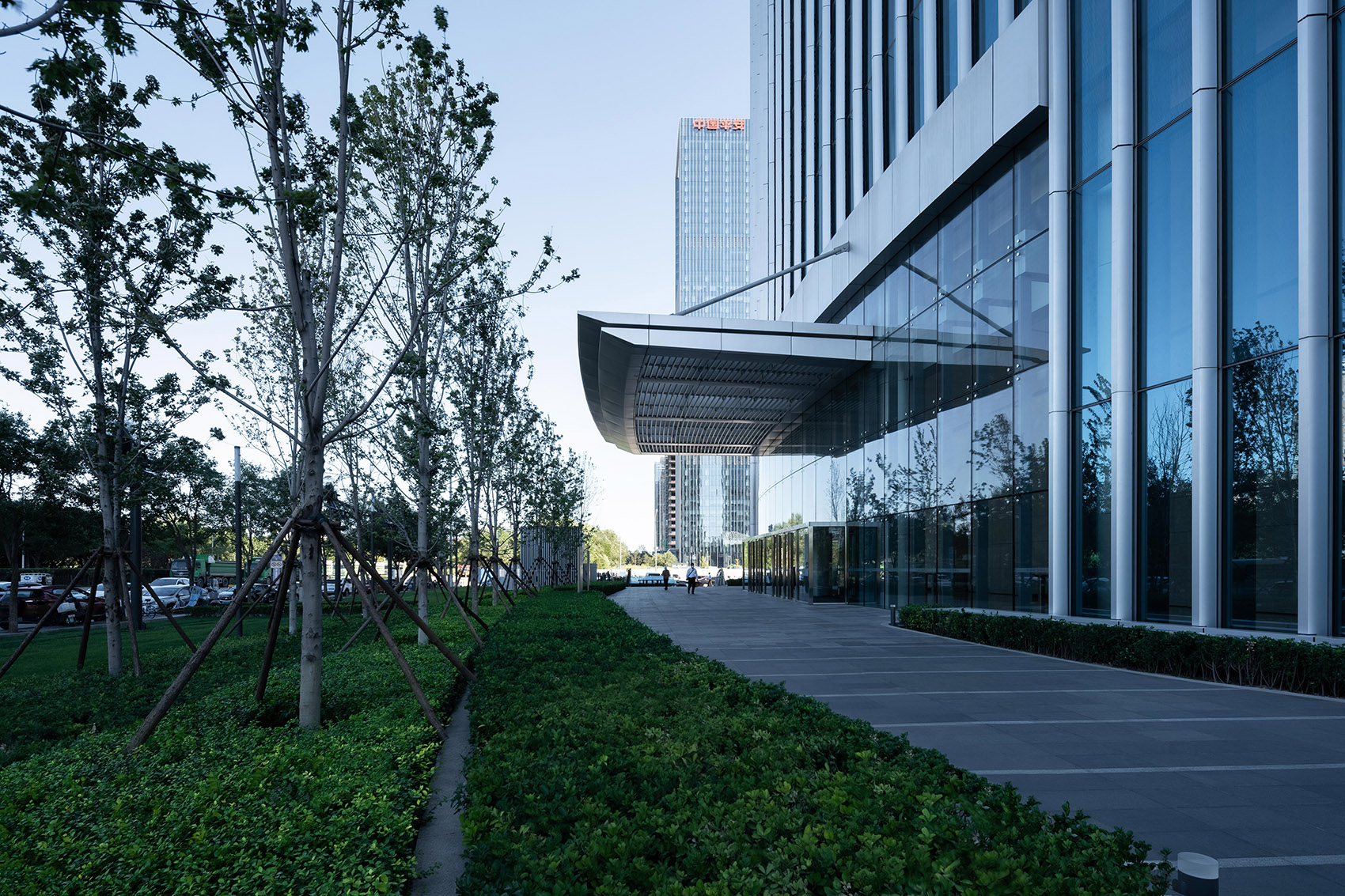 Beijing Lize PingAn Fortune Center, China by OneScape - 谷德设计网