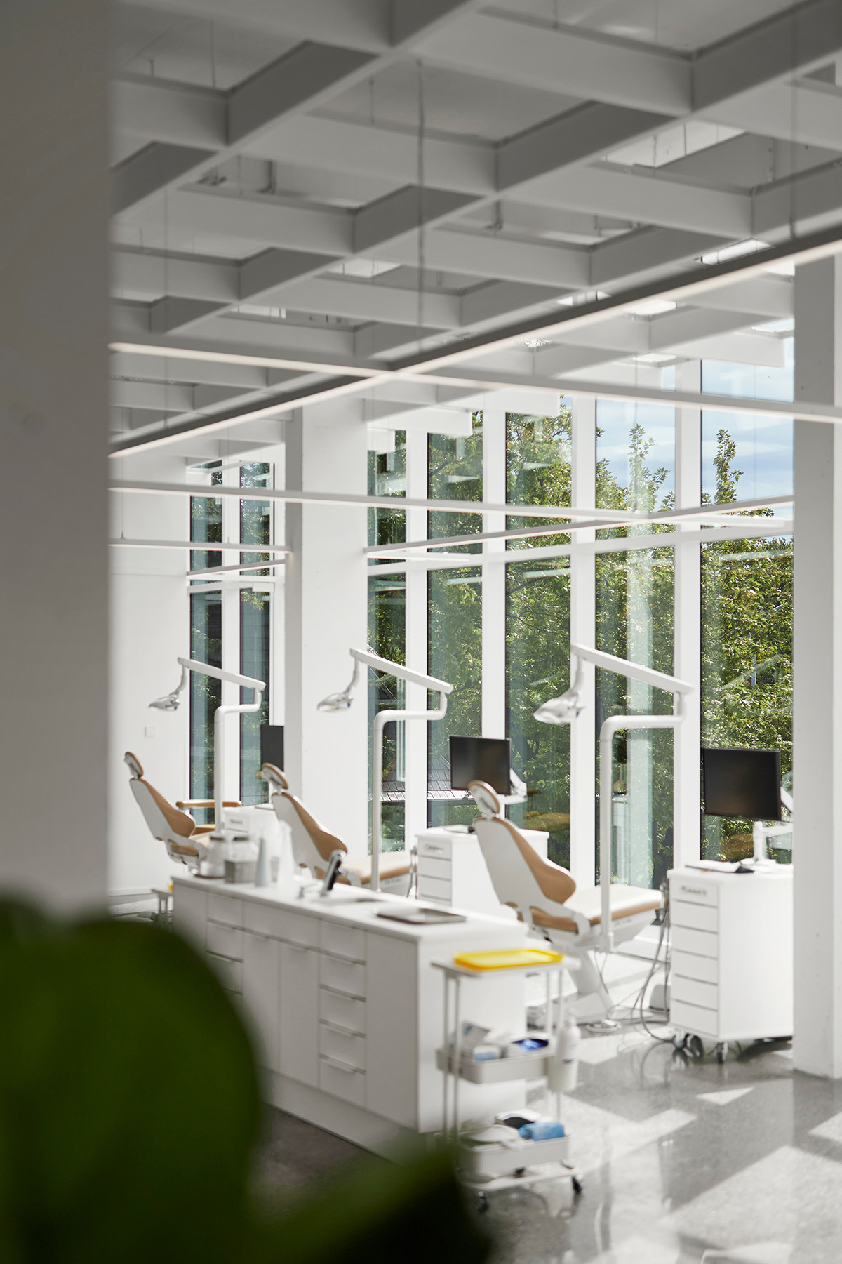 Clinique dentaire by Studio Jean Verville architectes - 谷德设计网
