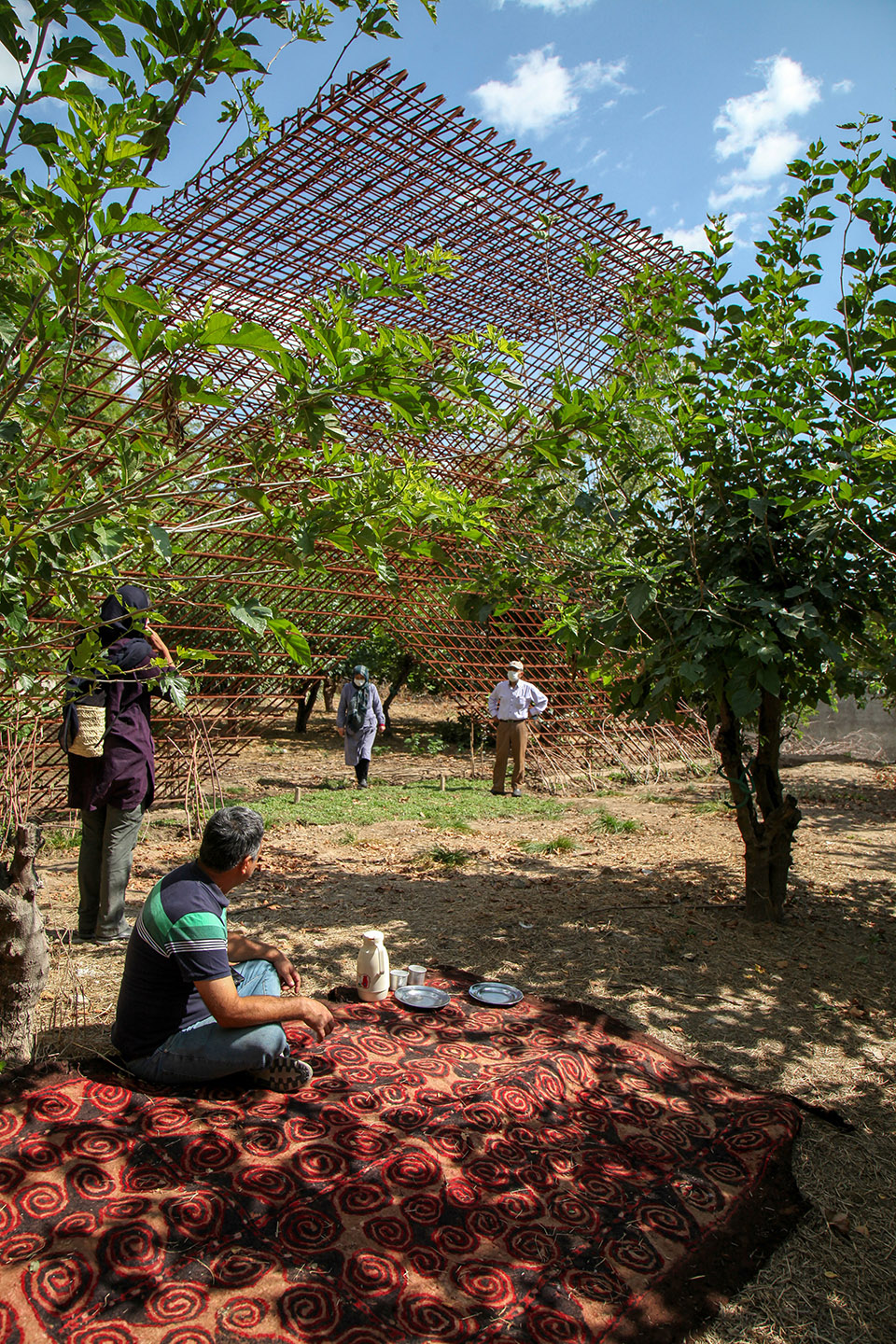 Baba Beski’s Garden by ZAV Architects - 谷德设计网