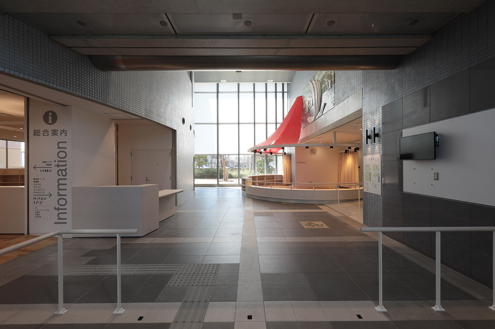 Ebina City Arima Library, Kadozawabashi Community Center by MIKAMI ...