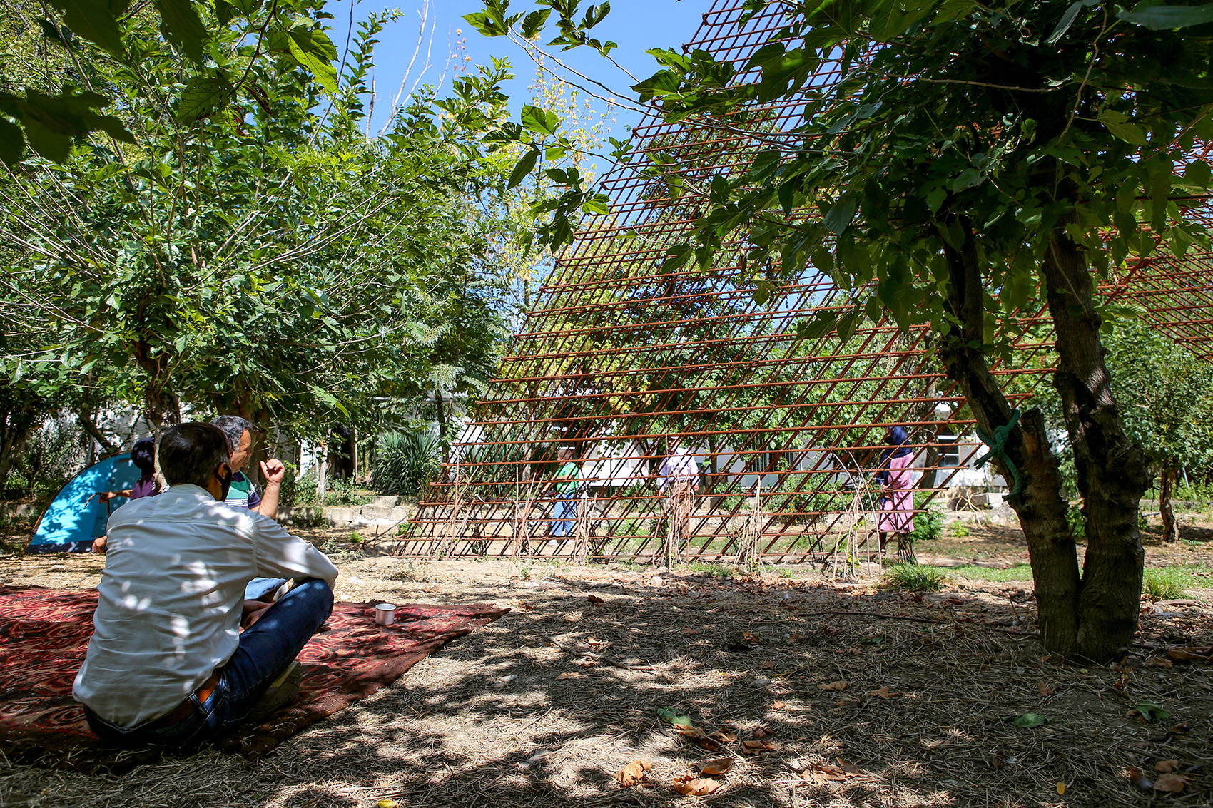 Baba Beski’s Garden by ZAV Architects - 谷德设计网