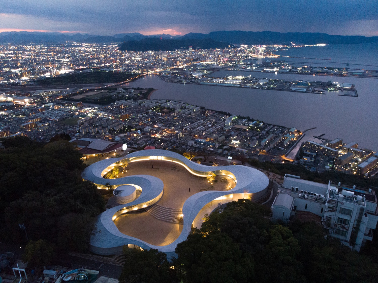 Yashima Mountaintop Park by SUO + Style-A - 谷德设计网