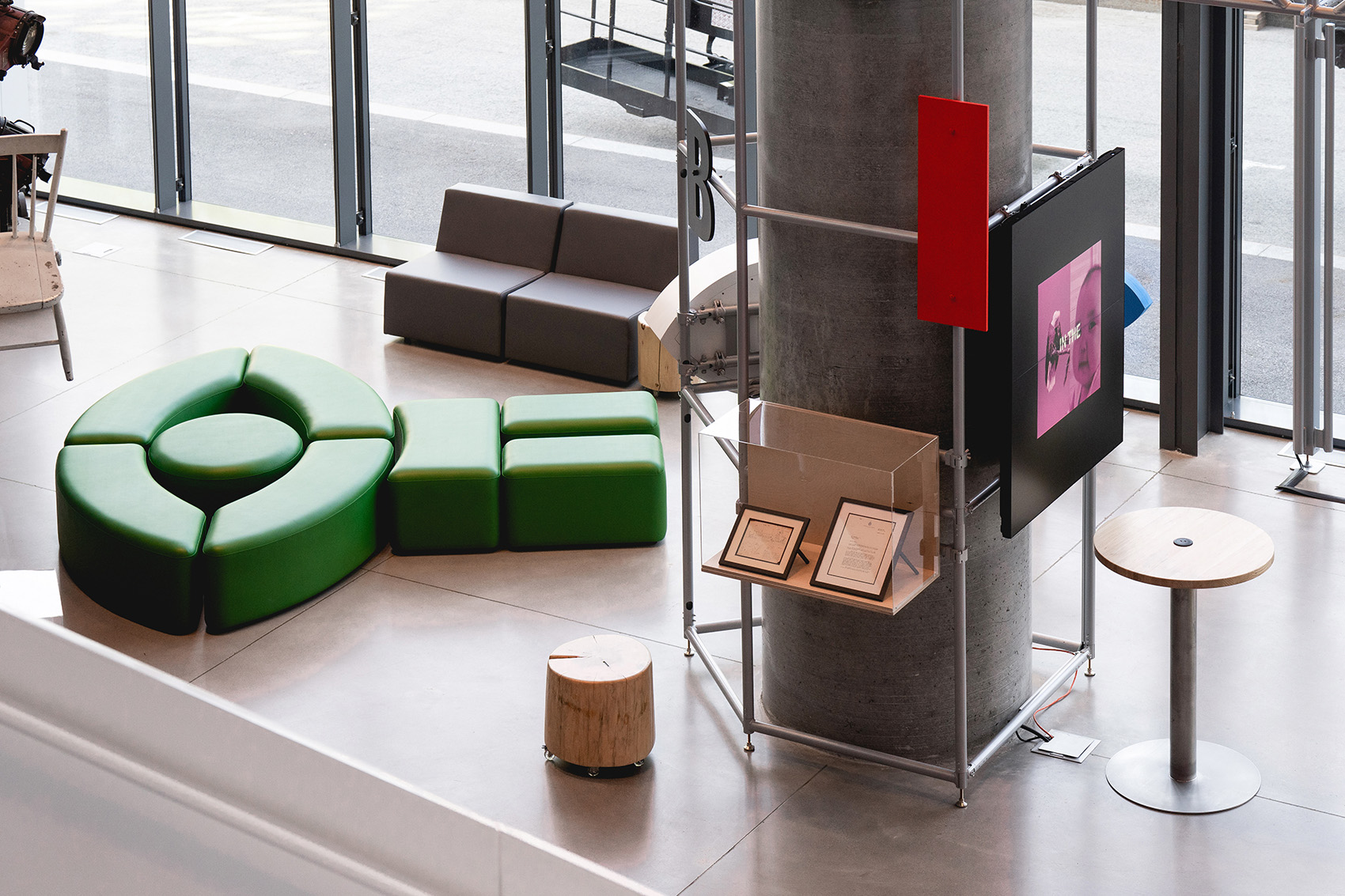 Design of the NFB new reception area by Taktik design - 谷德设计网