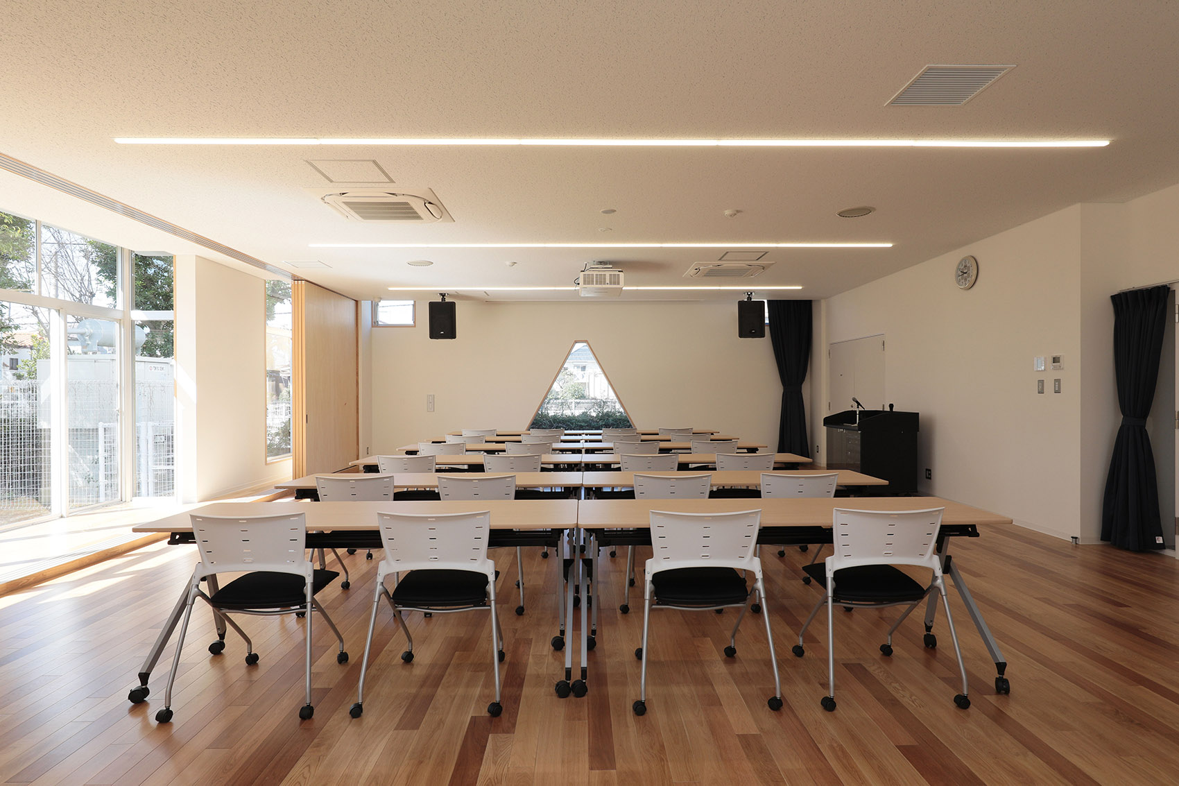 Ebina City Arima Library, Kadozawabashi Community Center by MIKAMI ...