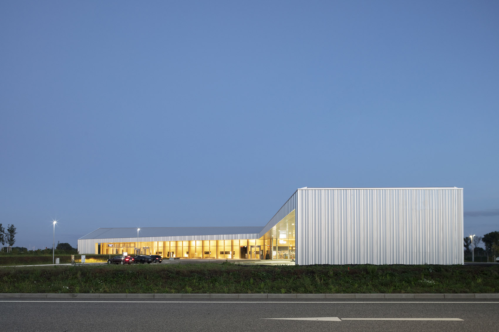 Leubinger Fürstenhügel Service Station By MONO Architekten - 谷德设计网