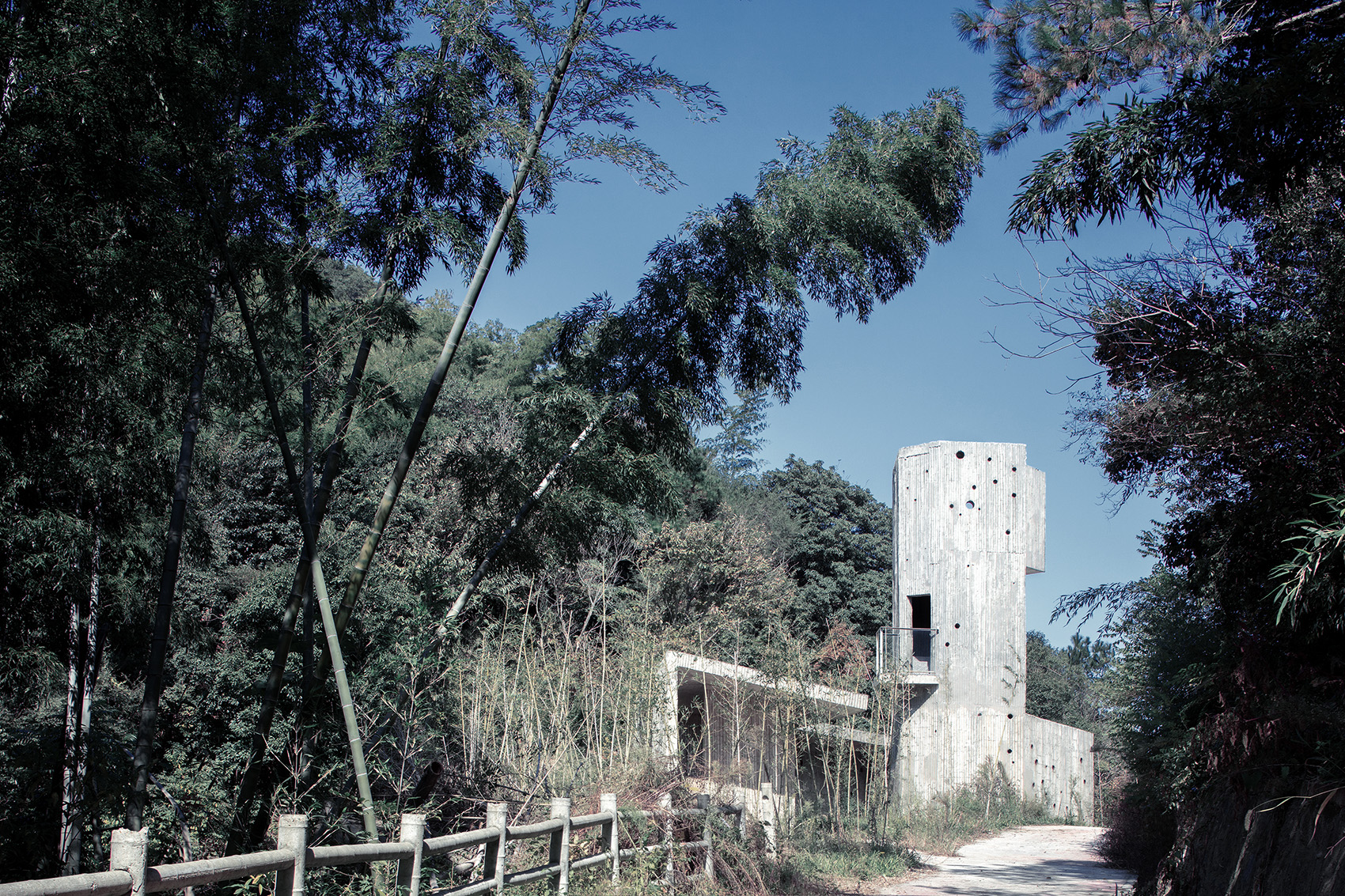 A Rest Station on A Mountaintop by JumpingHouseLab - 谷德设计网