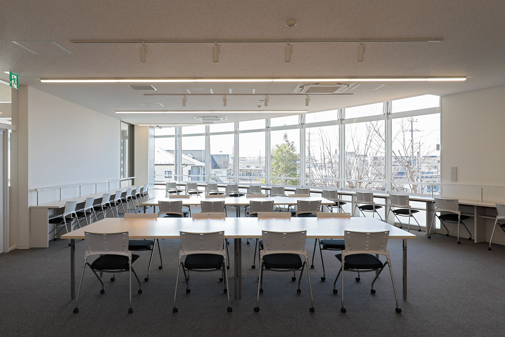 Ebina City Arima Library, Kadozawabashi Community Center by MIKAMI ...