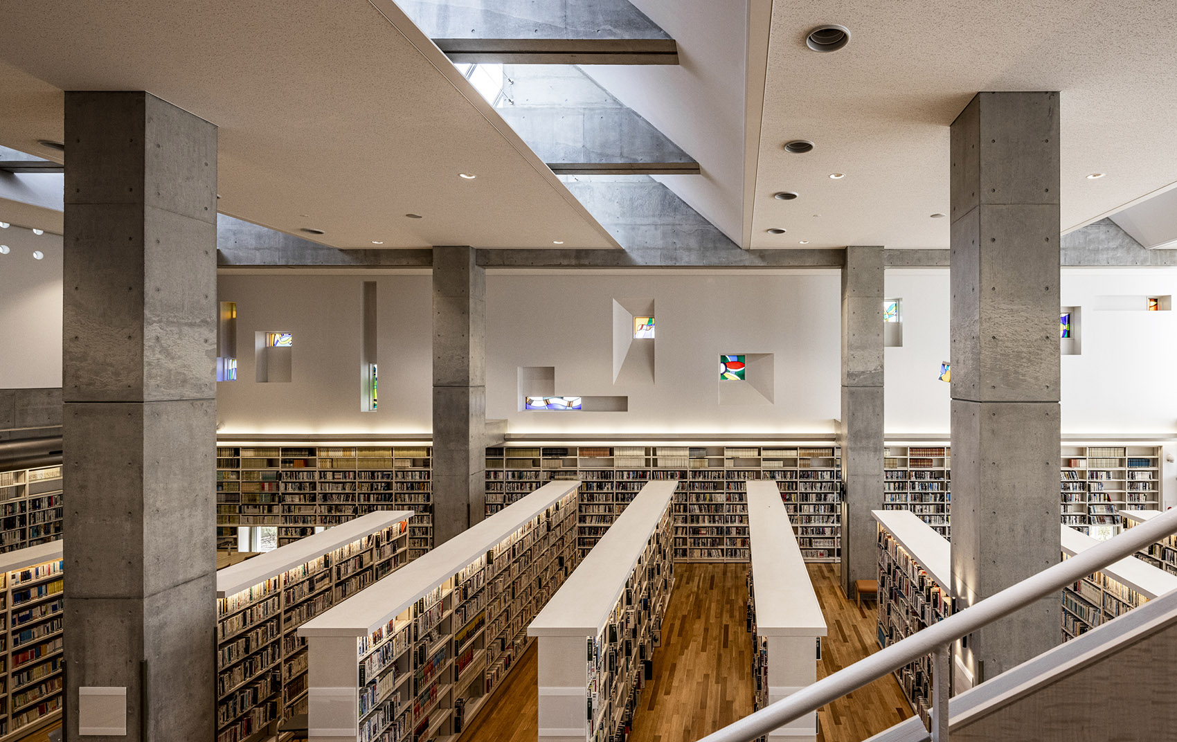 Ebina City Arima Library, Kadozawabashi Community Center by MIKAMI ...