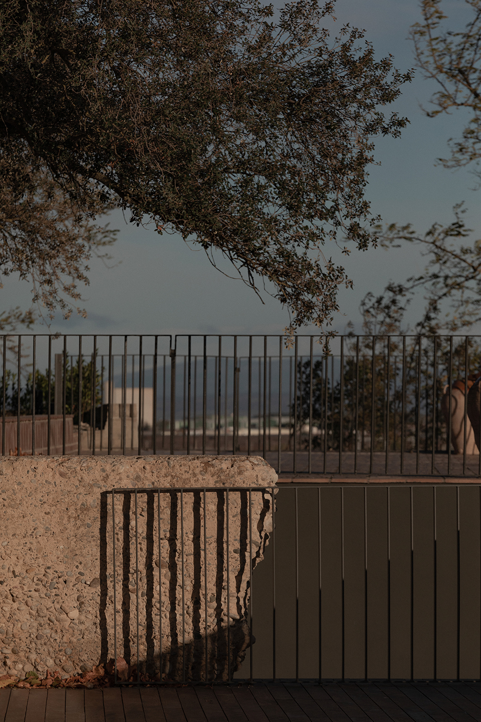 Raymat Castle by Francesc Rifé Studio - 谷德设计网