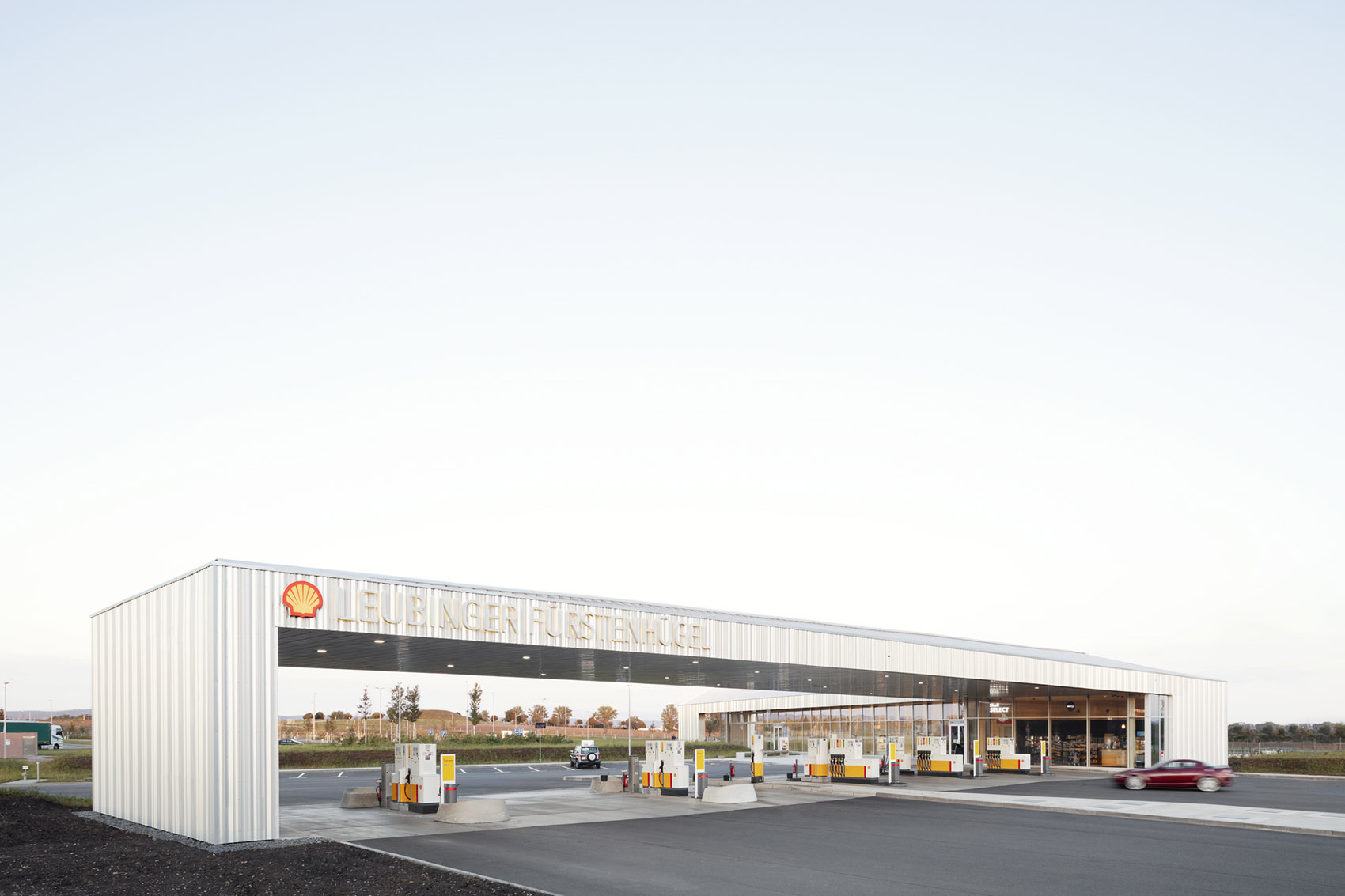 Leubinger Fürstenhügel服务站，德国 / MONO Architekten - 谷德设计网