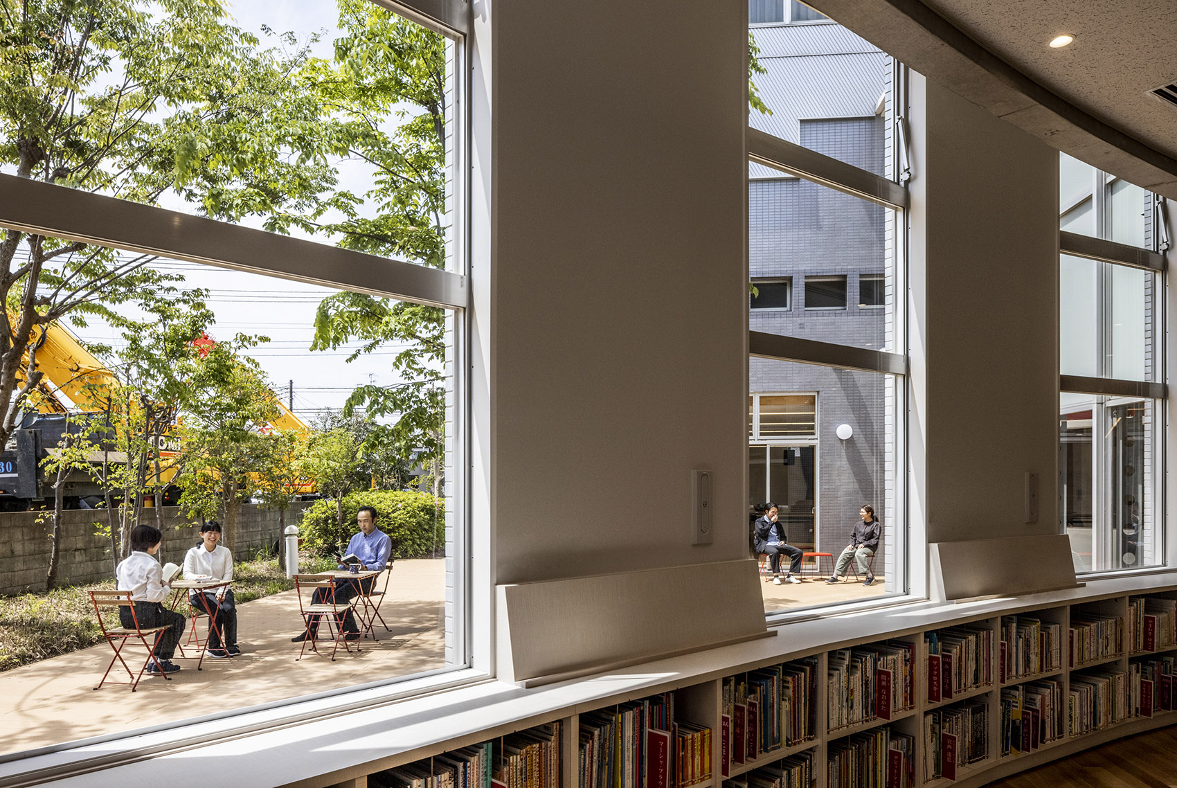 Ebina City Arima Library, Kadozawabashi Community Center by MIKAMI ...
