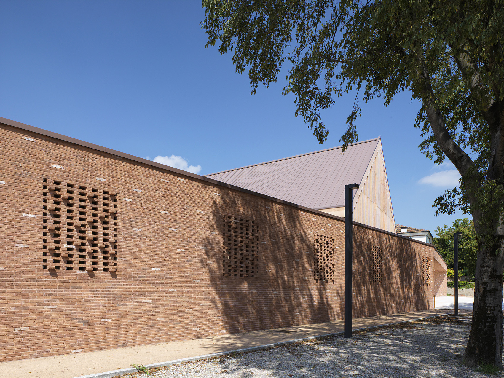 Church of the Holy Spirit in Pegognaga, near Mantua by LR-Architetti ...