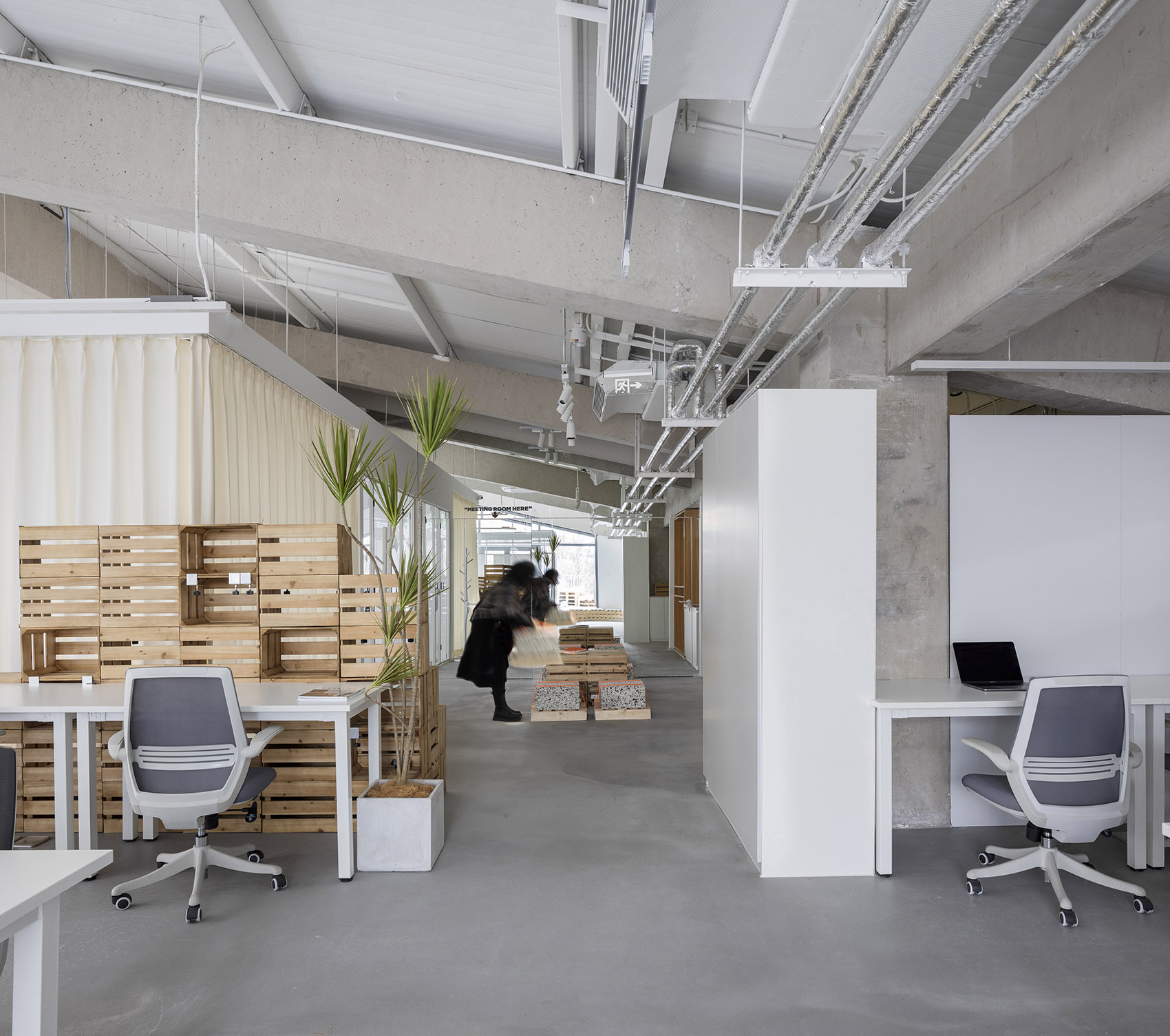 Ollie Workplace Interior Design by Within Beyond Studio - 谷德设计网
