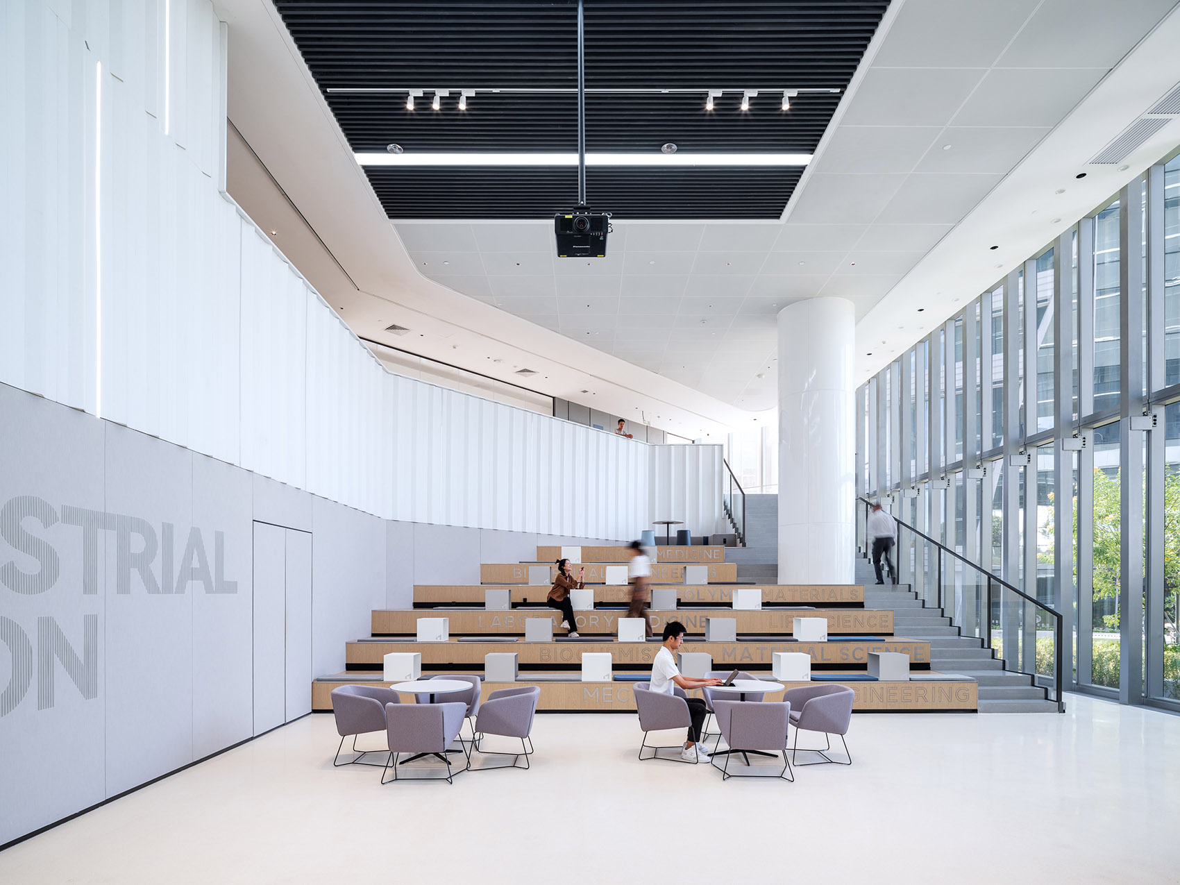 Innovation Center for High-performance Medical Devices by HENN - 谷德设计网
