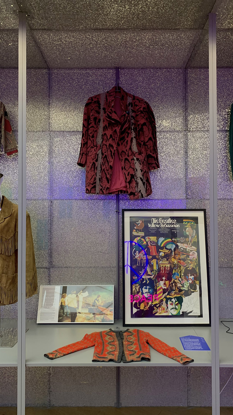 Spatial Design of ‘Modern and Functionality: Men’s Fashion Life in the ...