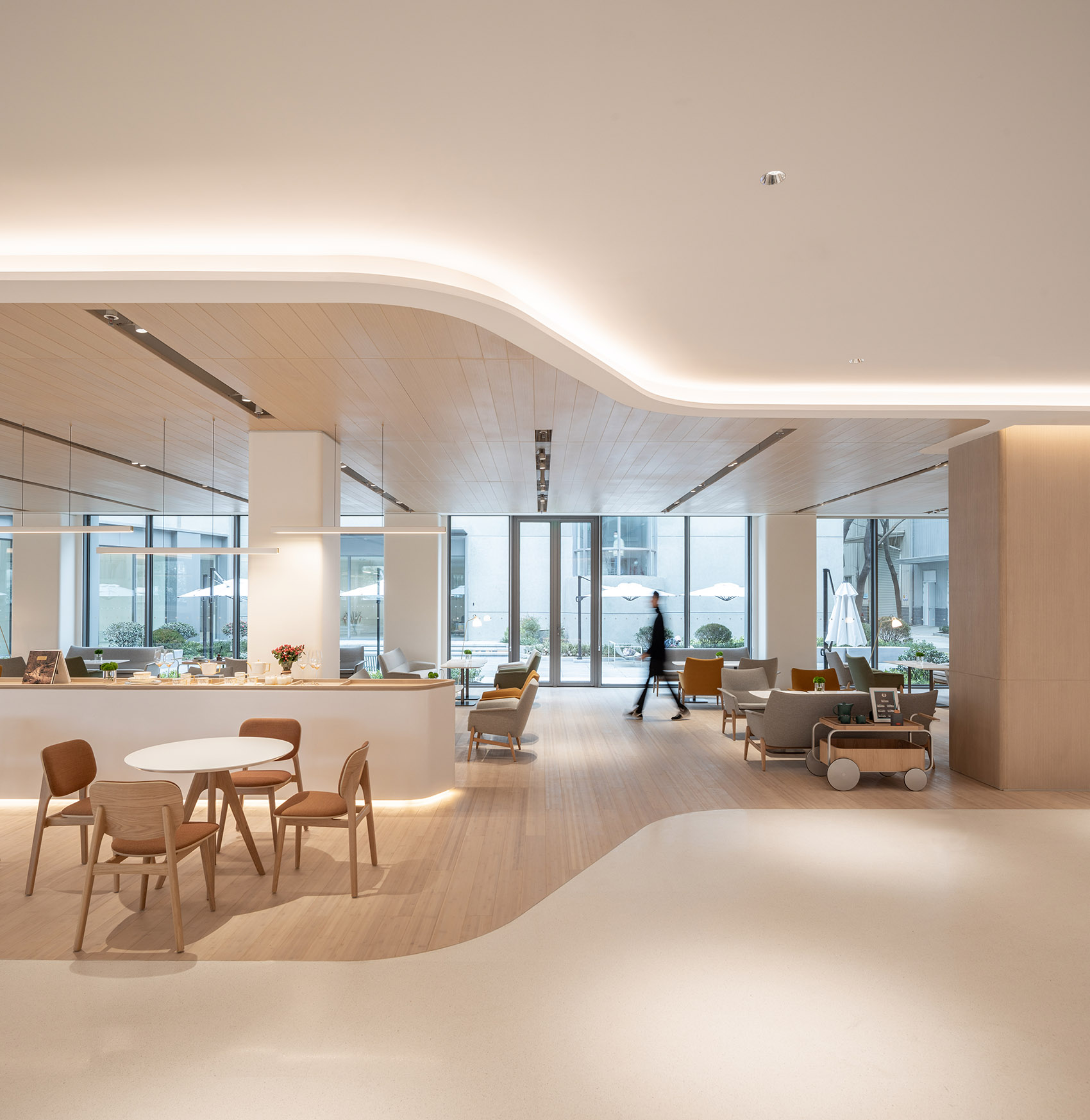NIO Delivery Center by Kokaistudios - 谷德设计网