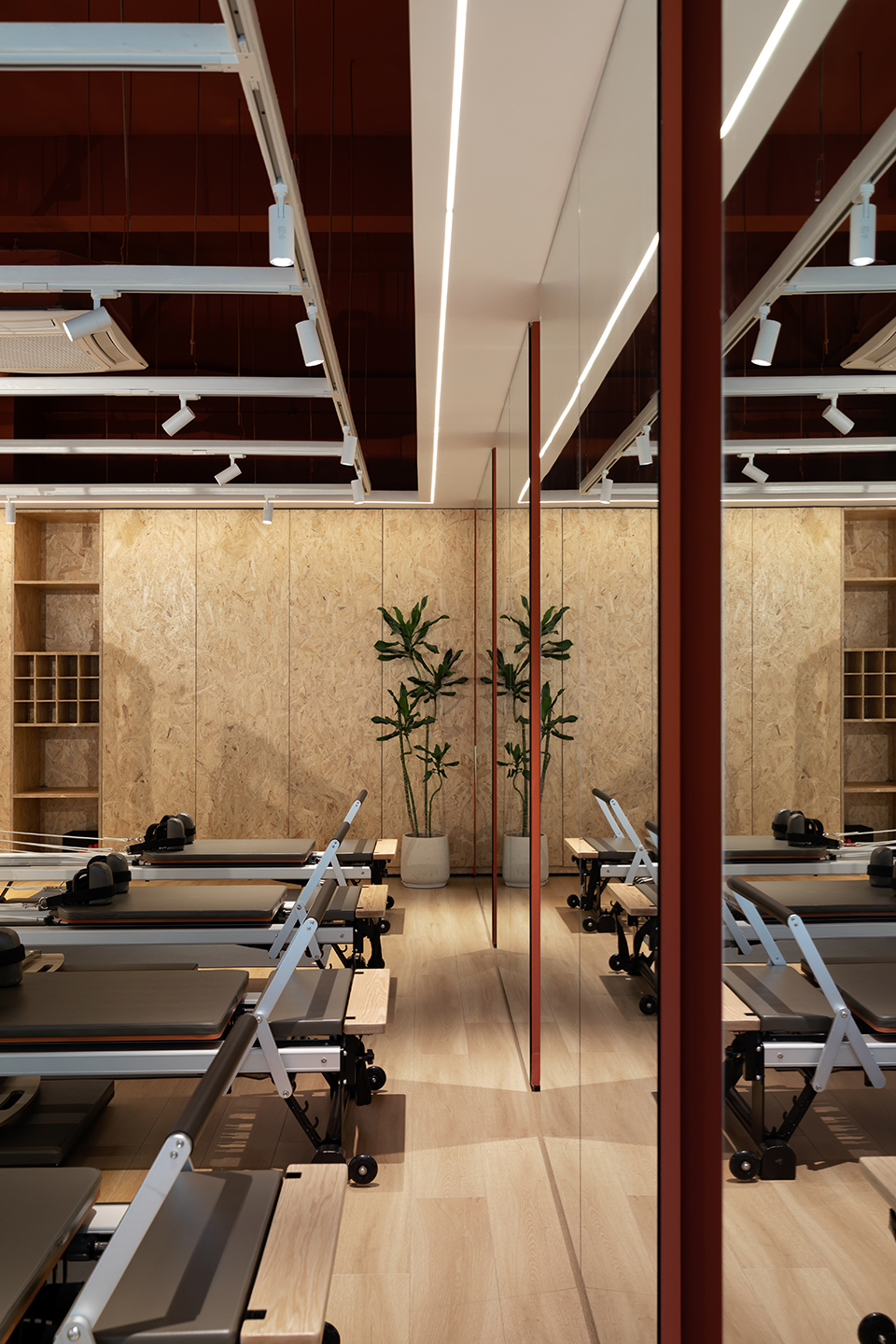 Yoga Yoga, China by Whale Interior - 谷德设计网