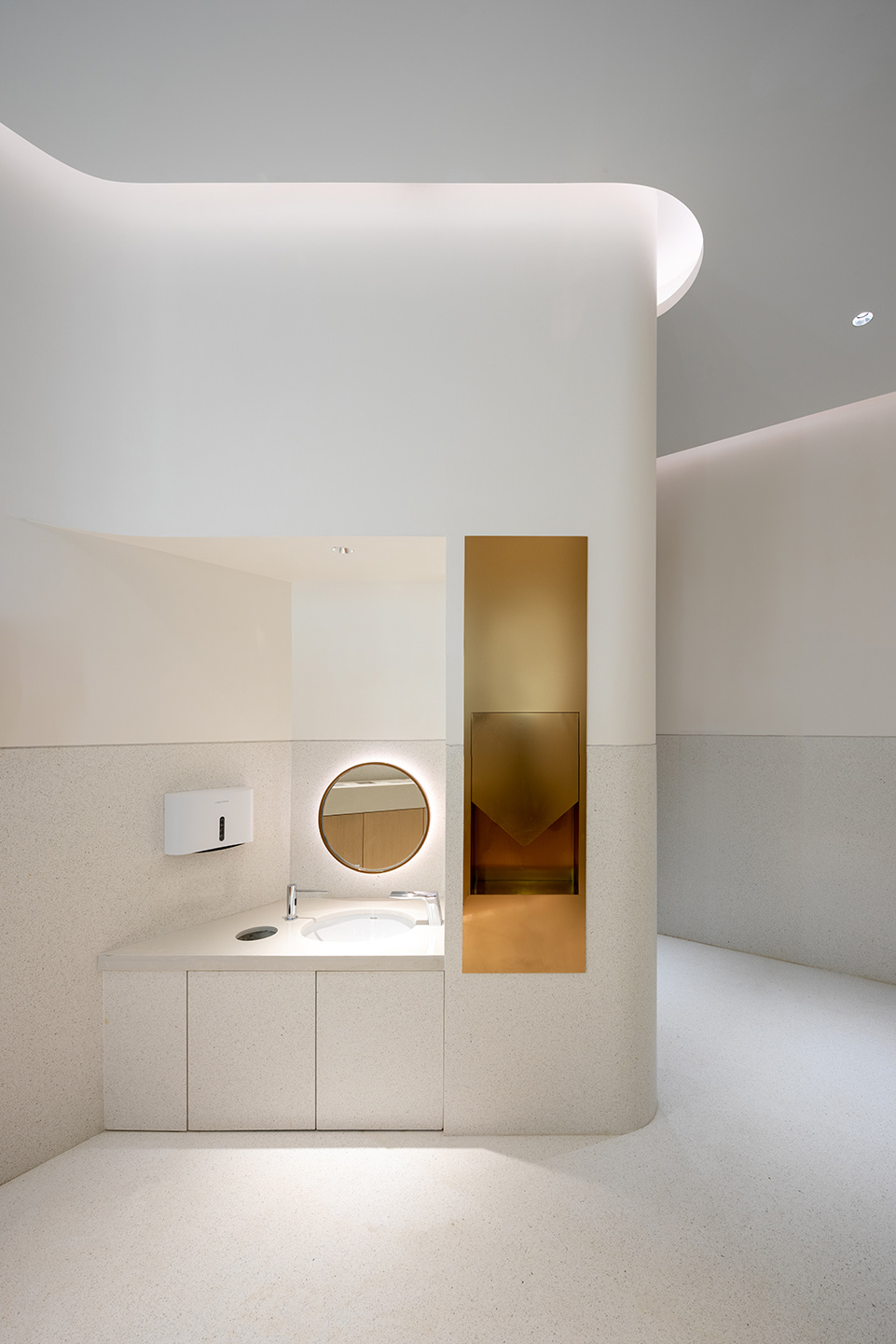 NIO Delivery Center by Kokaistudios - 谷德设计网