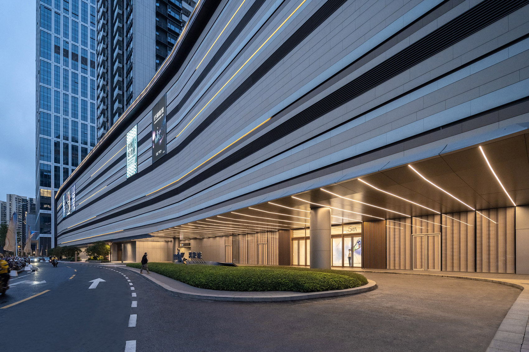 Landscape Design of CRLAND Mixc Haikou by GM Landscape - 谷德设计网