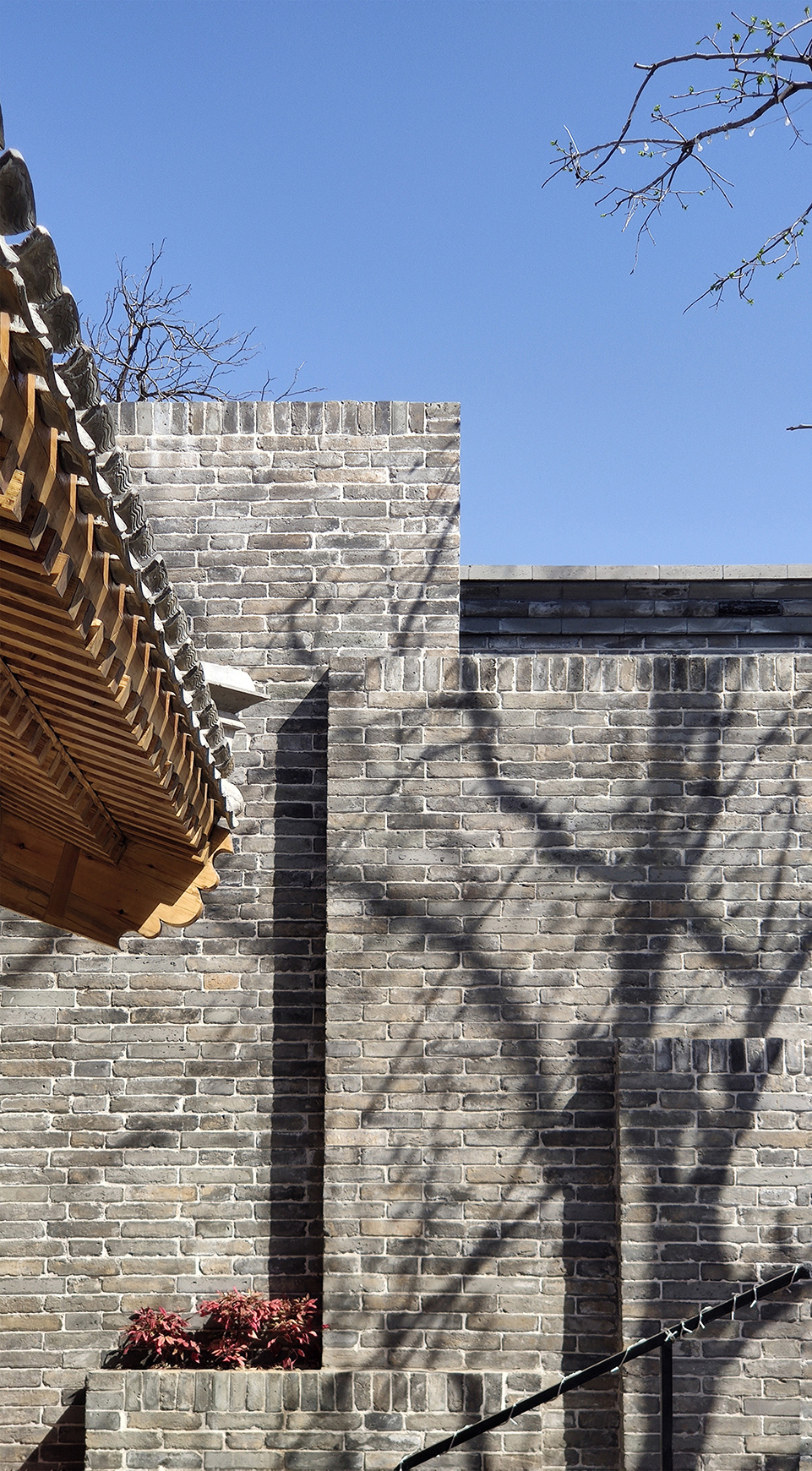 Courtyard renovation at No. 33 Gulou West Street in Beijing by United ...