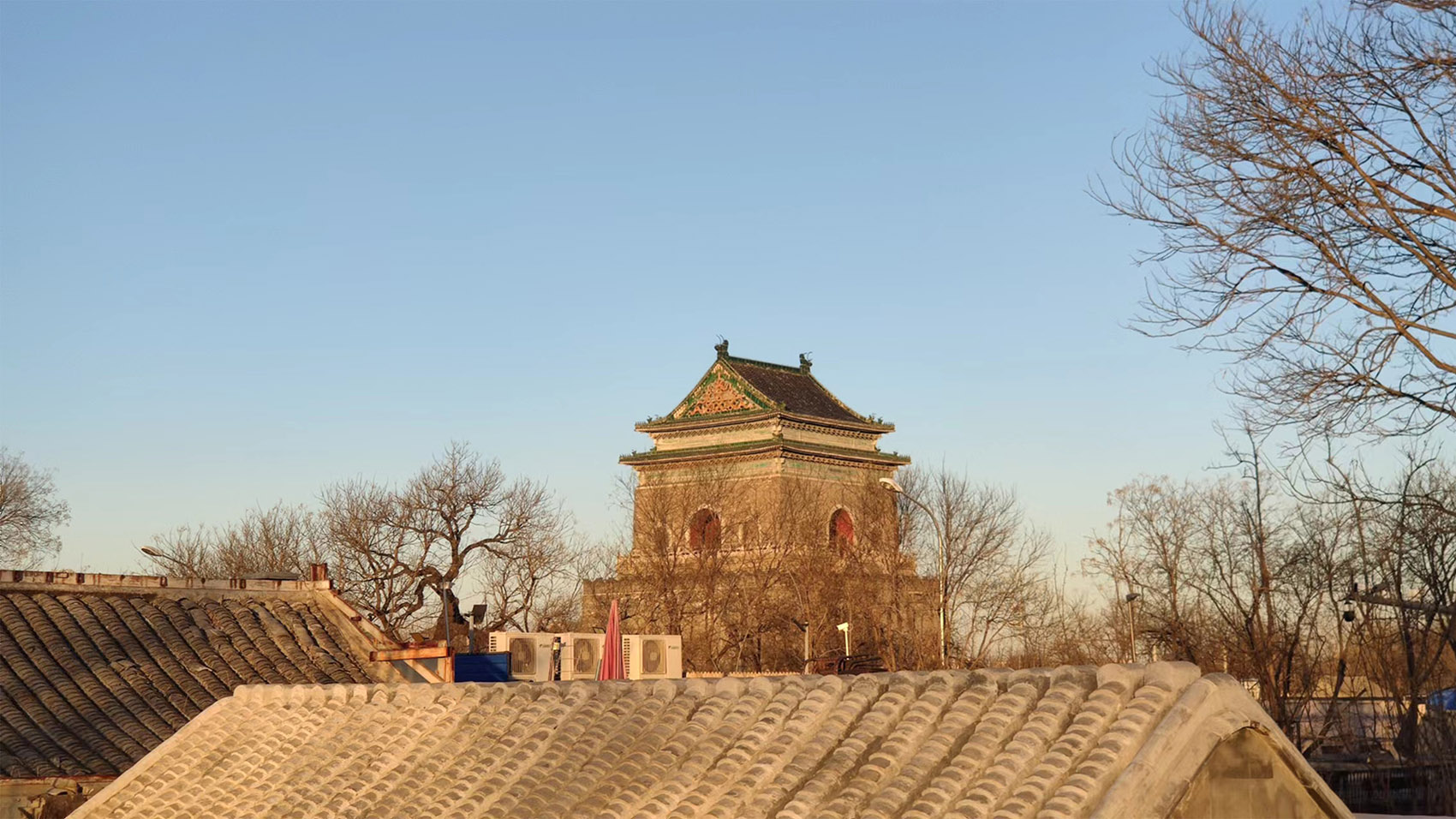 Courtyard renovation at No. 33 Gulou West Street in Beijing by United ...