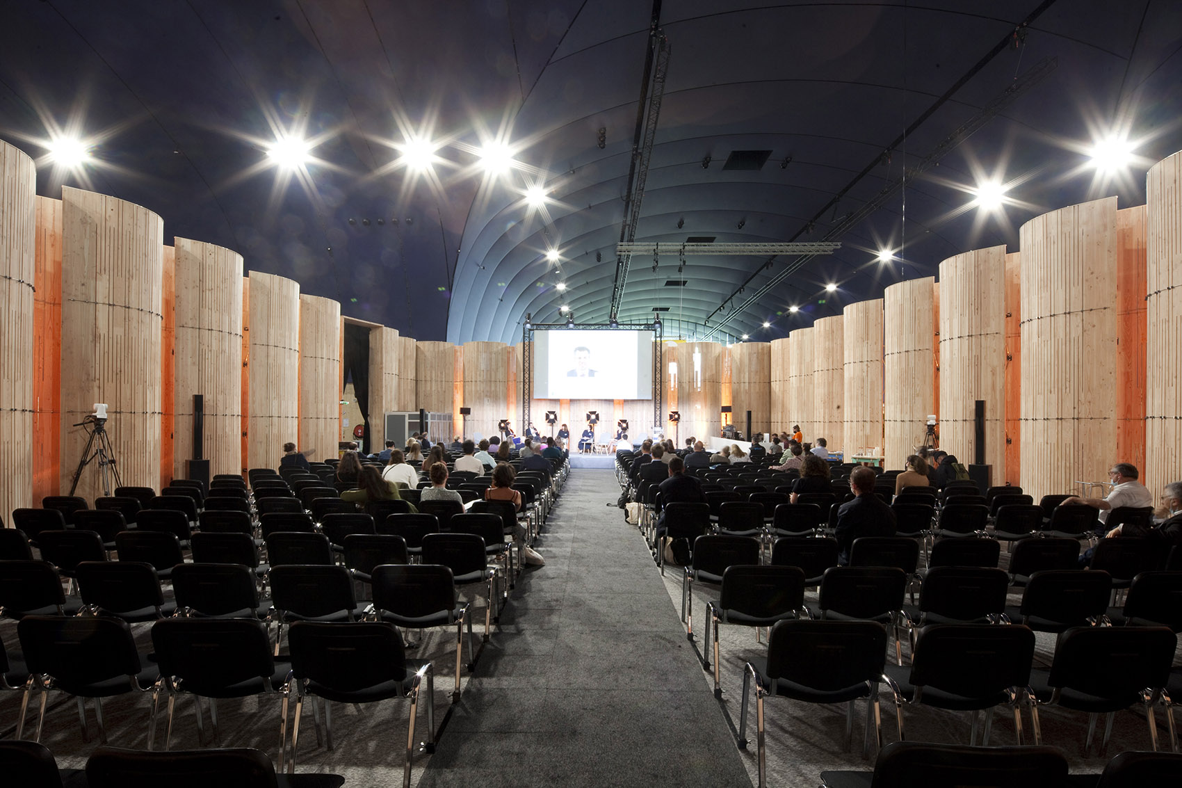 The Ephemeral Auditorium Paris by ArtBuild Architects - 谷德设计网