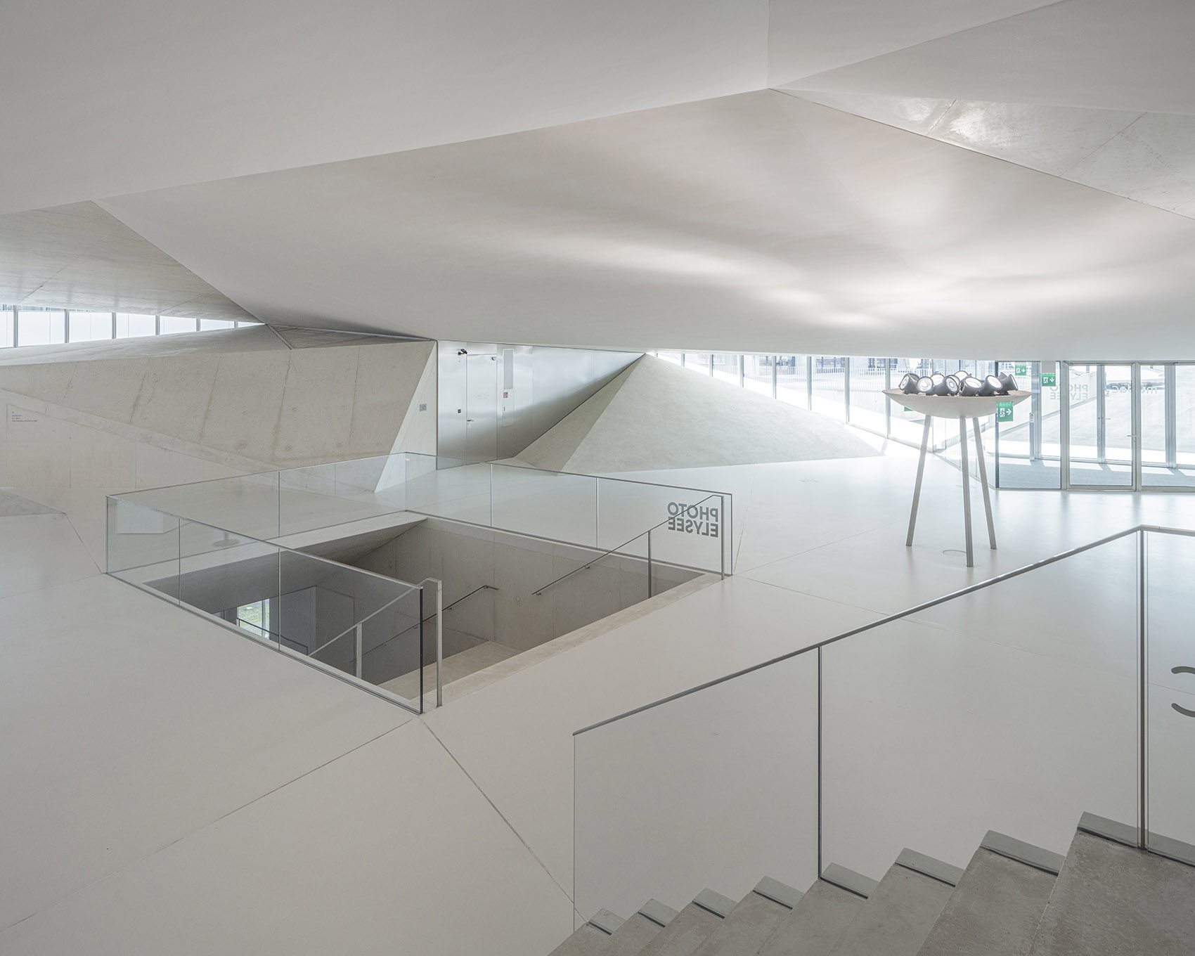 Photo Elysée and mudac by Itten+Brechbühl + Aires Mateus & Associados - 谷德设计网