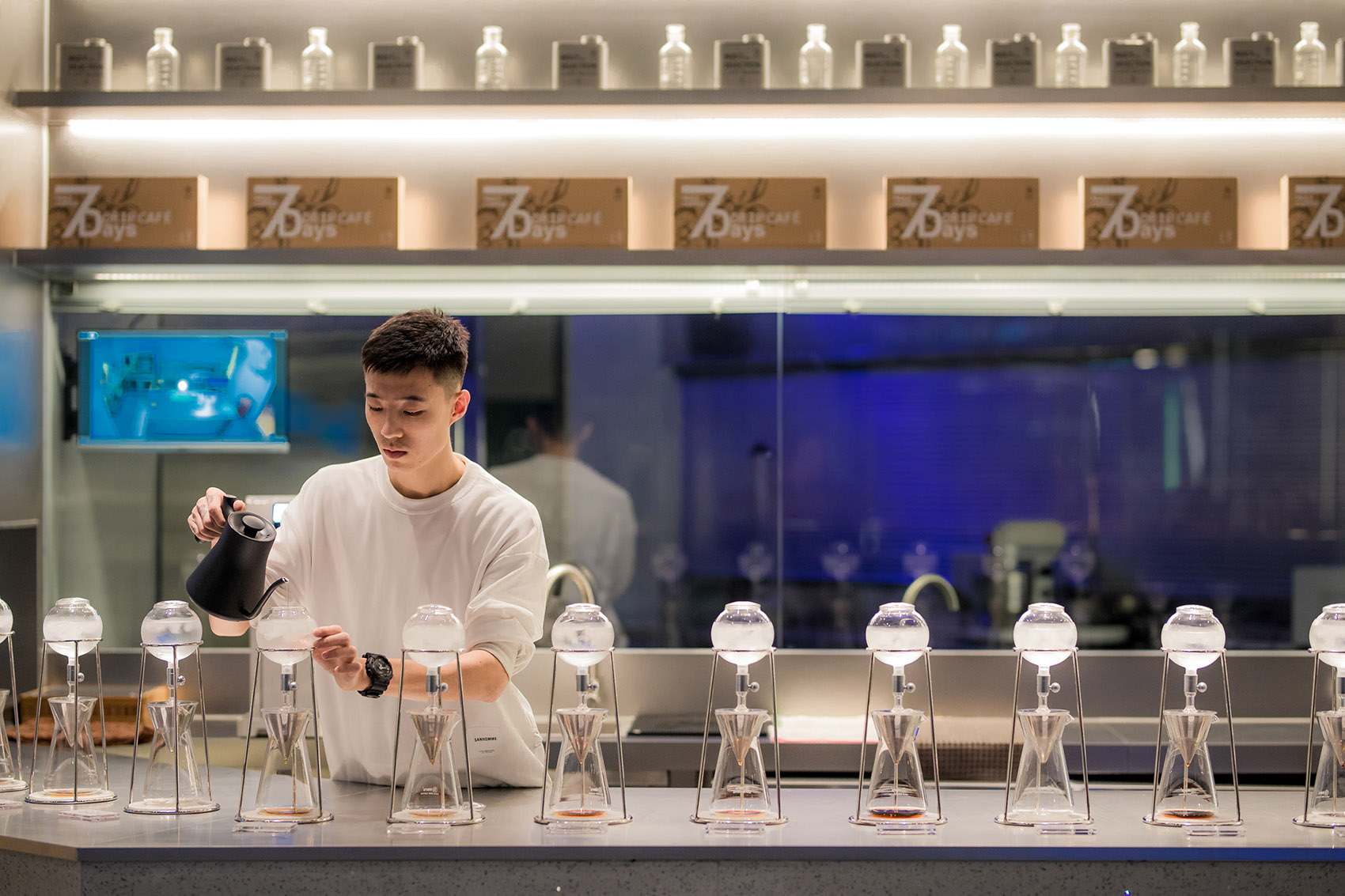 MULY Coffee Brand Store, Shanghai, China by QIHE DesignWorks - 谷德设计网