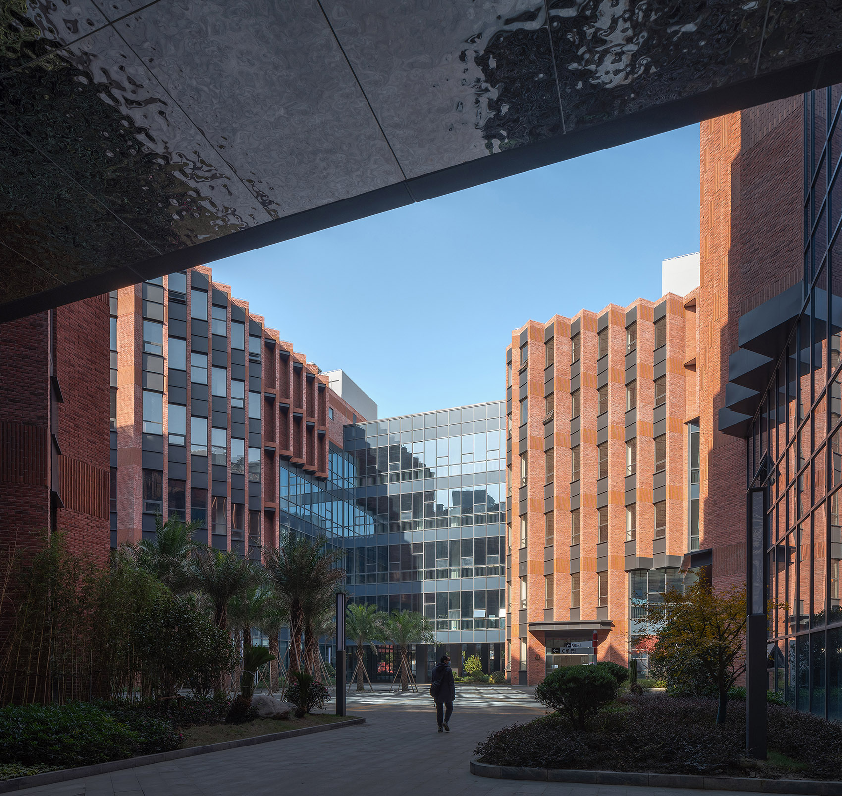 Phase Two of the Free Trade No. 1 Project in Shanghai by DESHIN ...