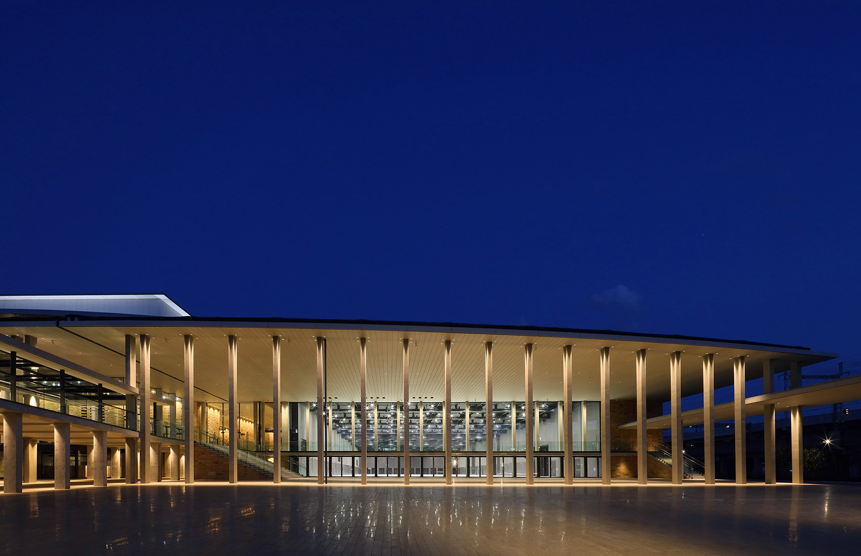 Arcrea Himeji (Himeji Culture and Convention Center) by Nikken Sekkei ...